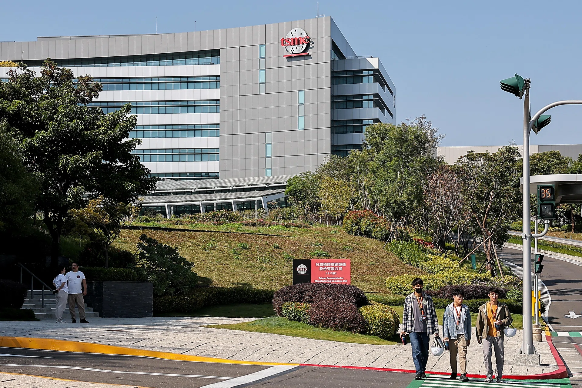 TSMC shares touch record high, eyeing best year since 1999 on AI - The Business Times