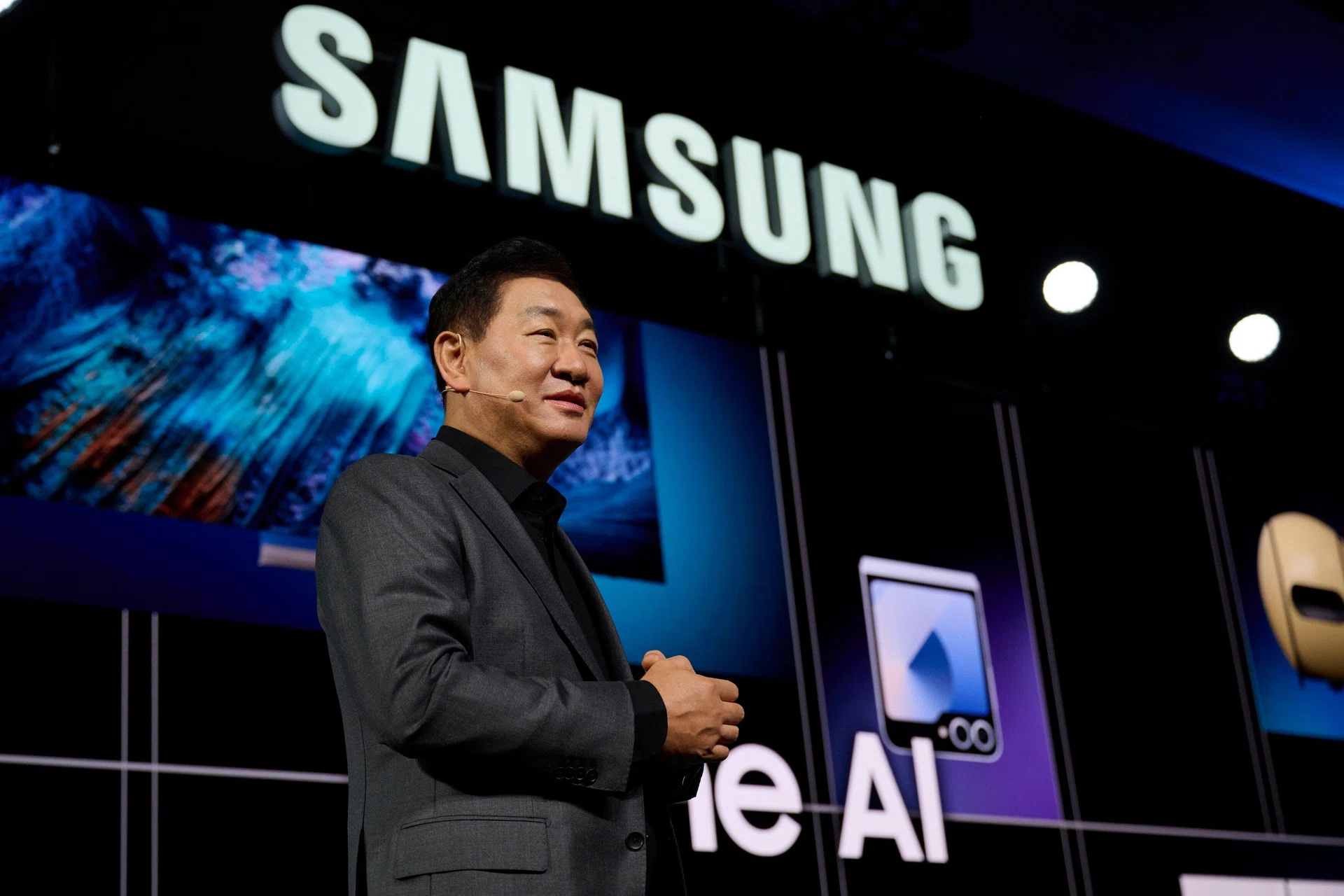 Samsung CEO touts AI fridges and washers after year to forget - The ...