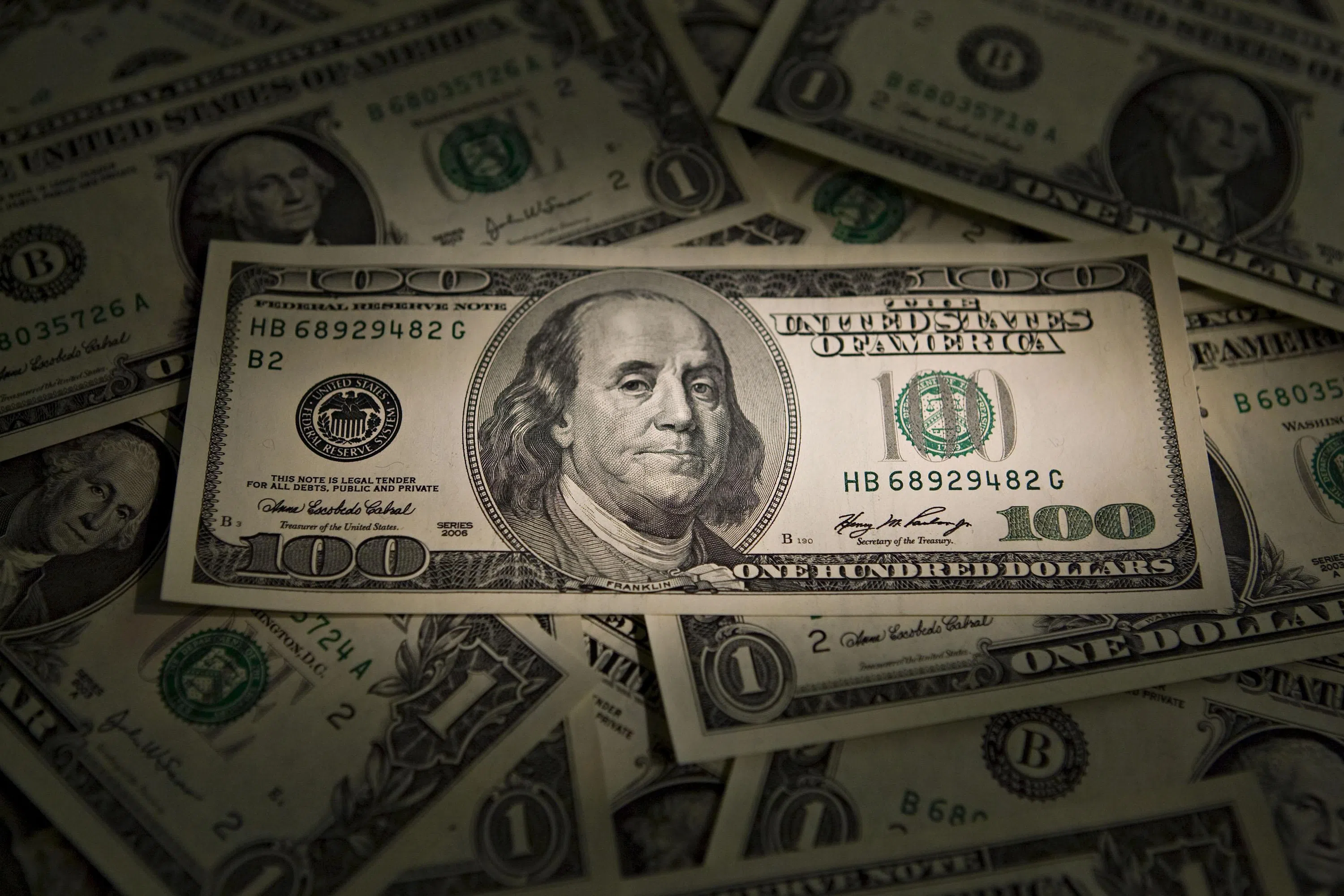 Greenback rises to fourth straight weekly gain on latest US economic ...