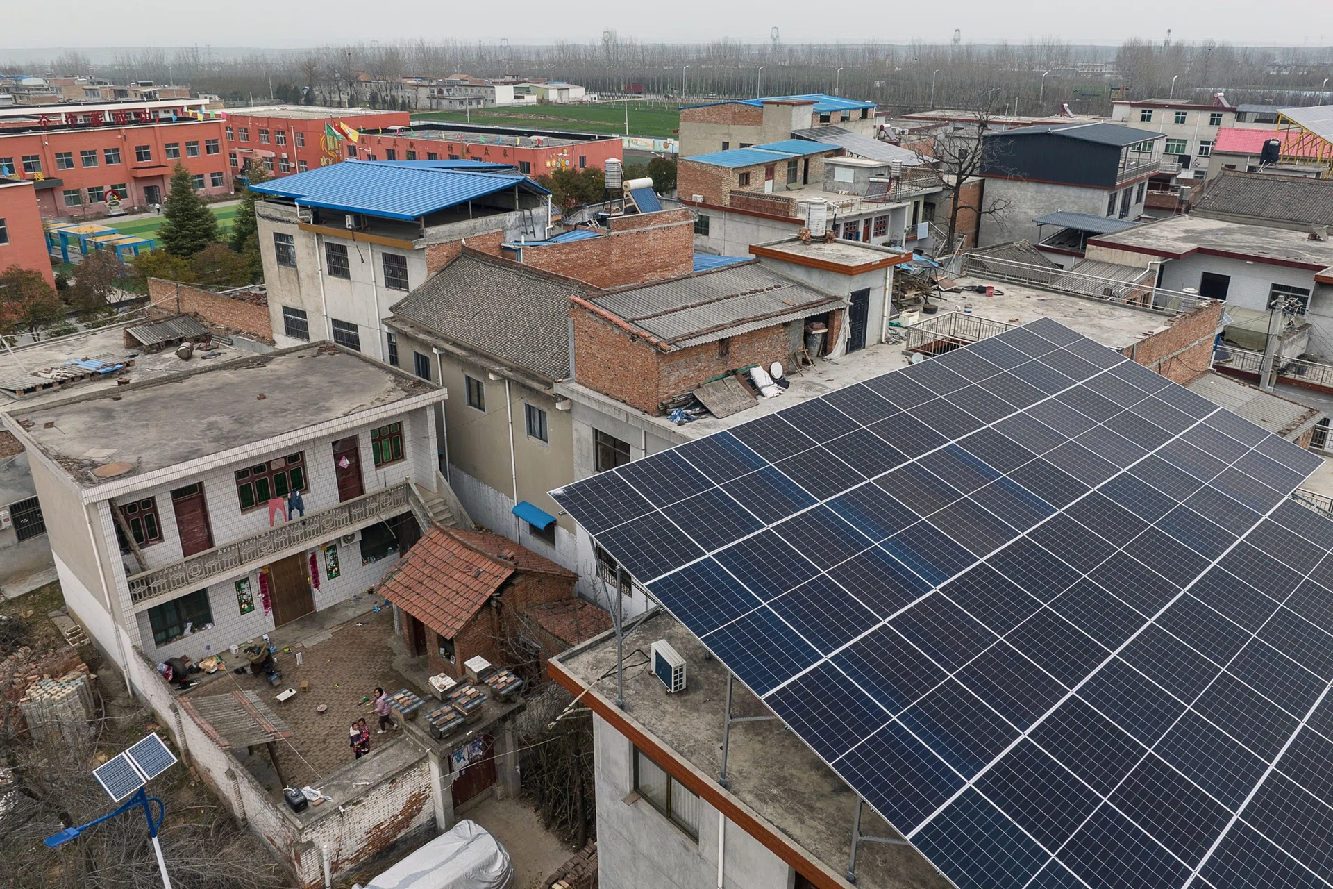 Chinese solar company Longi forecasts first-half loss as prices drop ...
