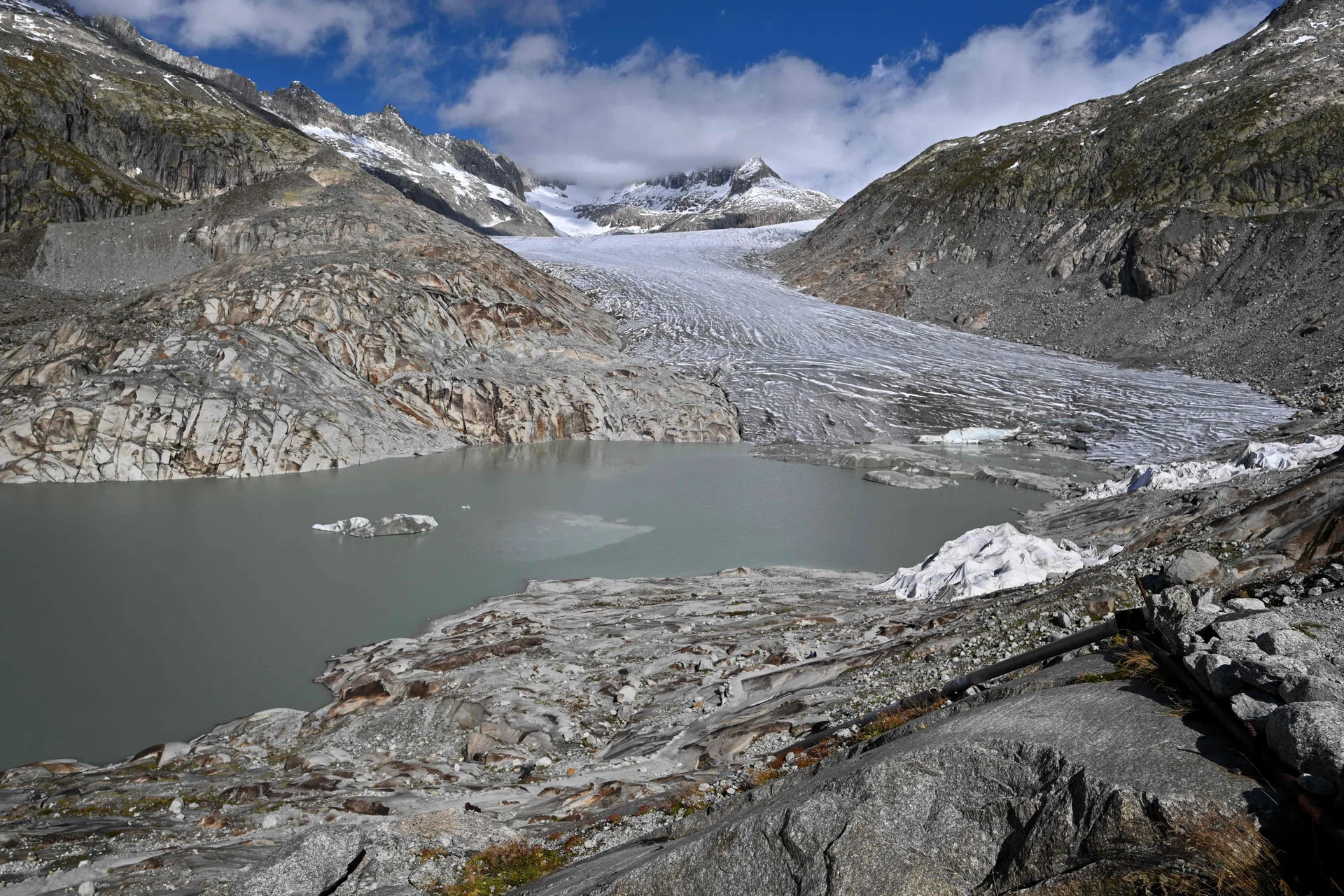 Melting glaciers: the tip of the iceberg in the global water crisis ...