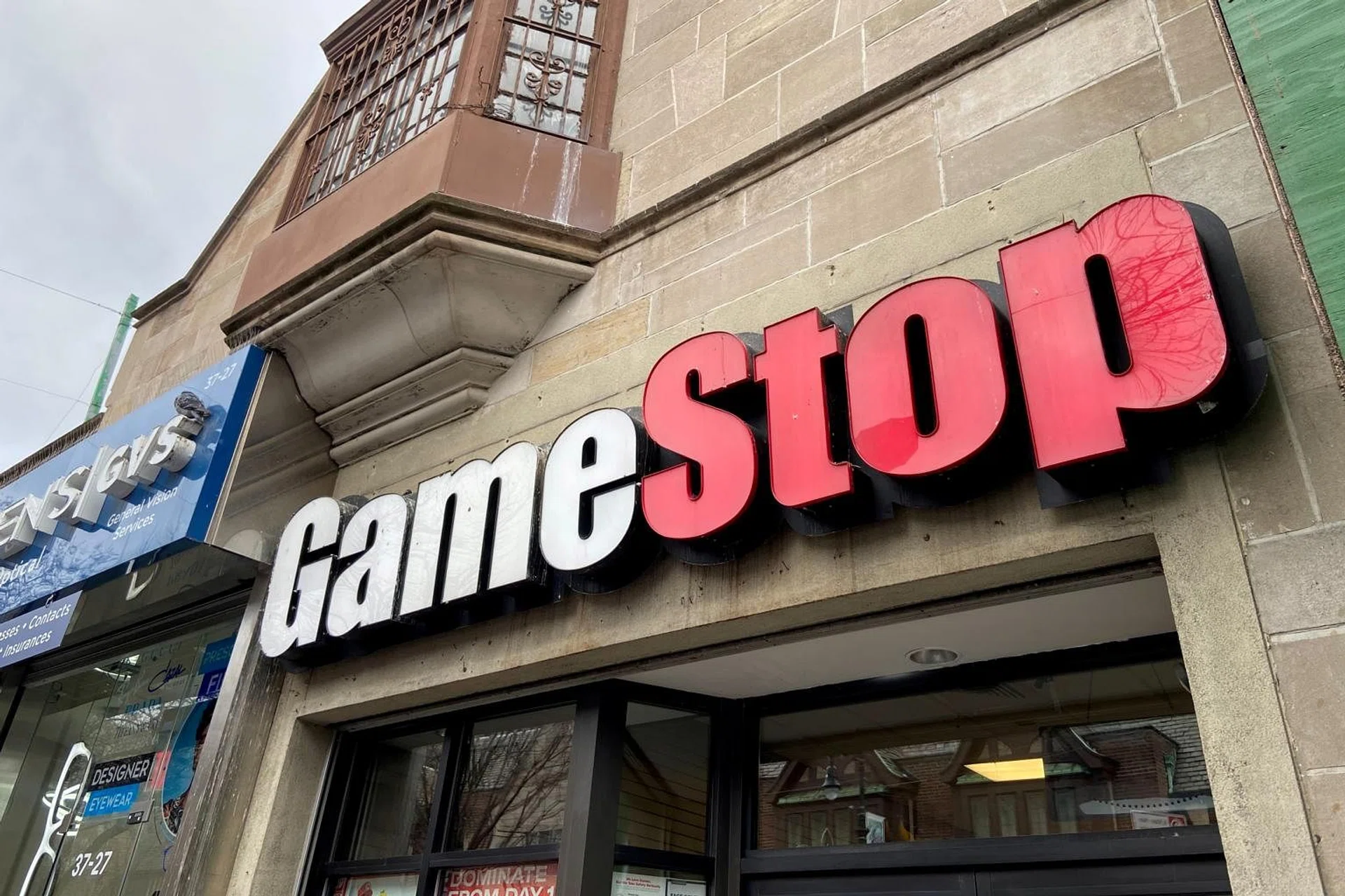 GameStop raises US$551m to accelerate e-commerce push, shares jump ...