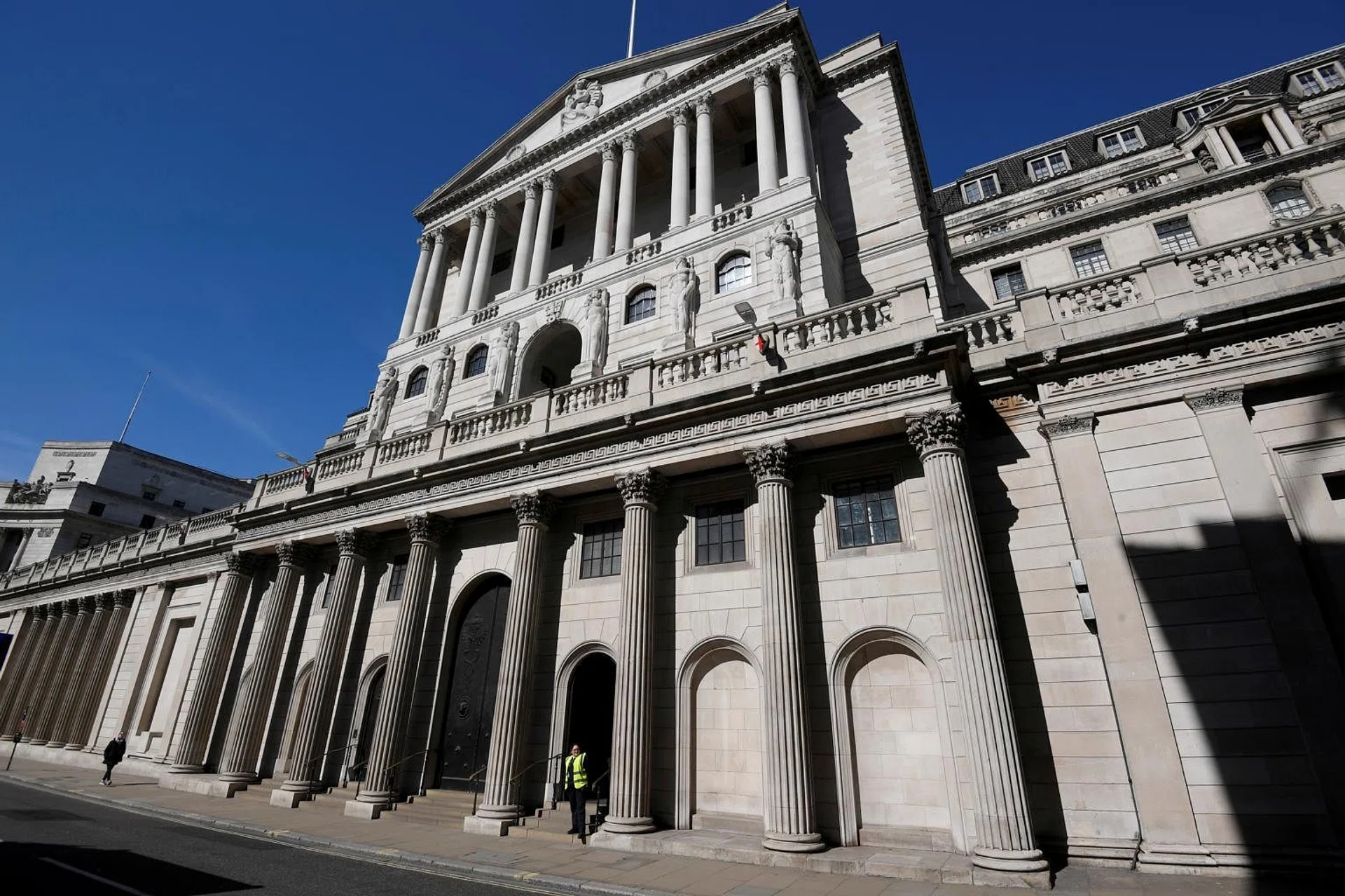 Bank of England rate cuts aren't bringing mortgage costs down - The ...