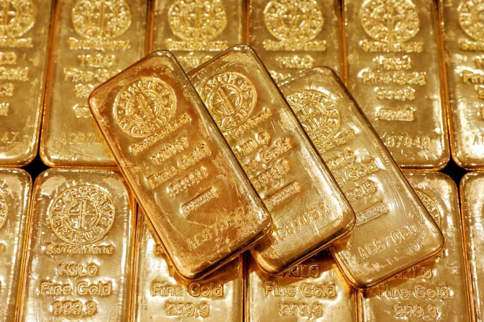 Gold steady on caution ahead of US jobs data - The Business Times