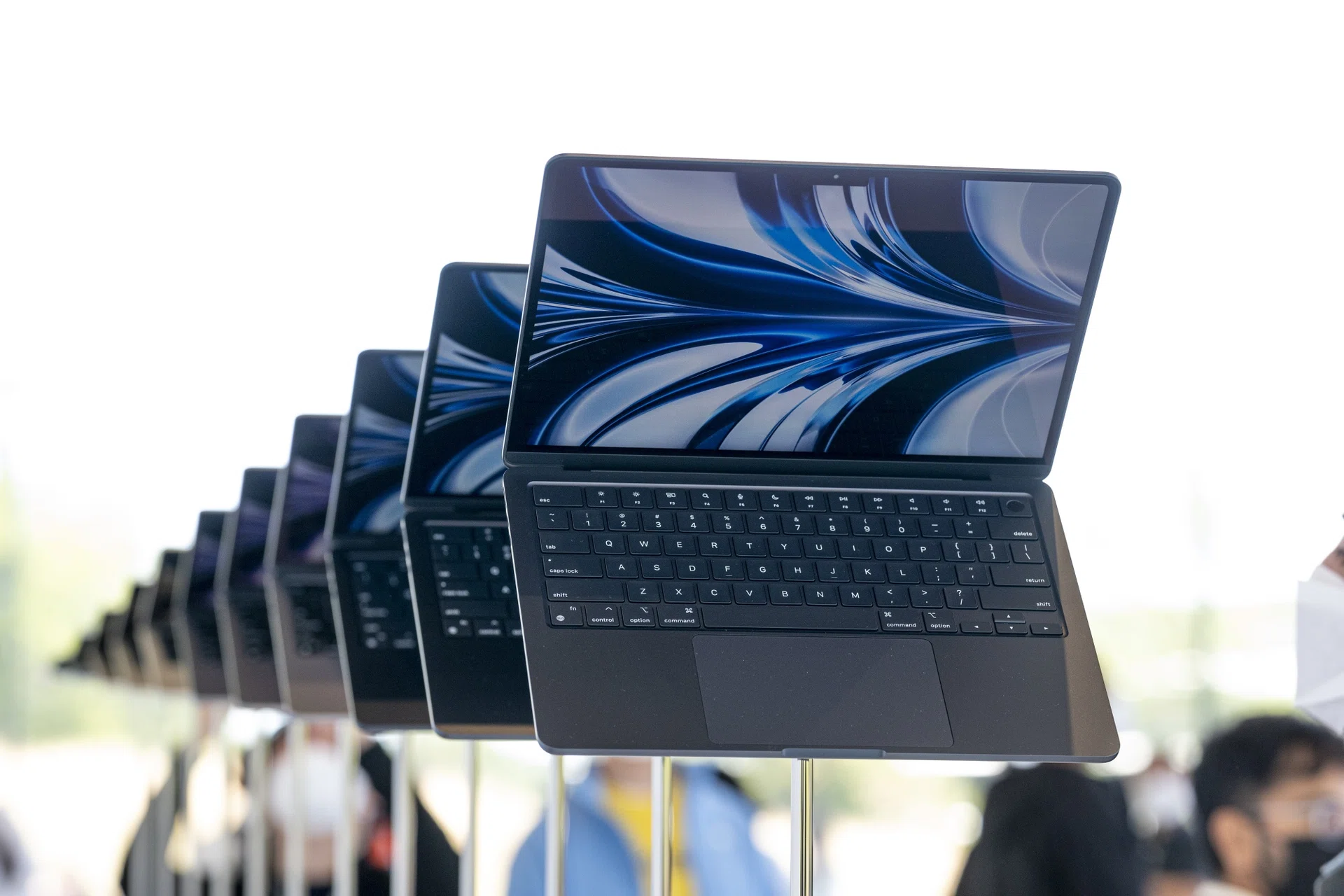 Apple’s 40% plunge in PC shipments is steepest among major computer ...