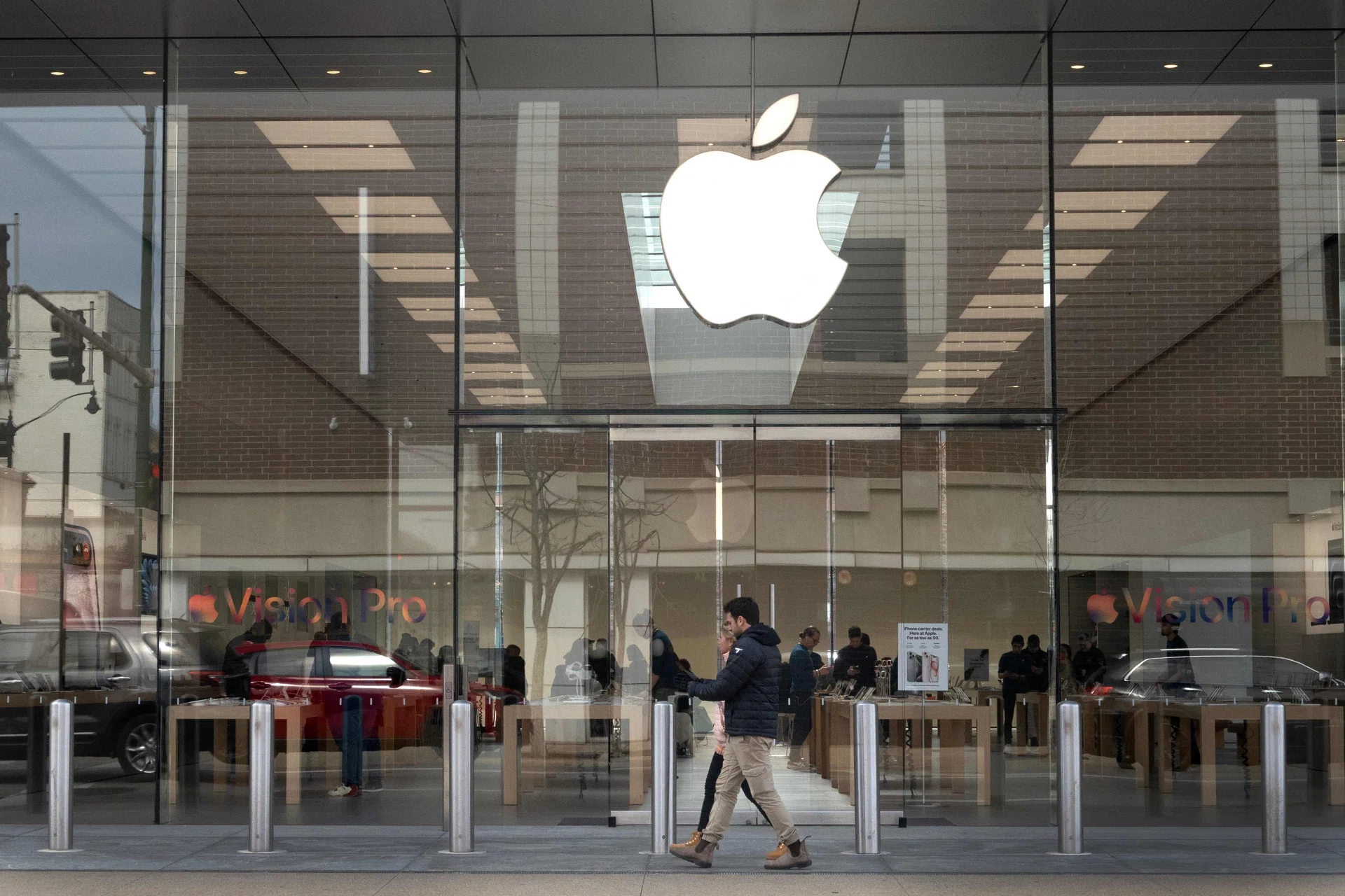 Apple cut at least 600 workers when car, screen projects stopped - The ...