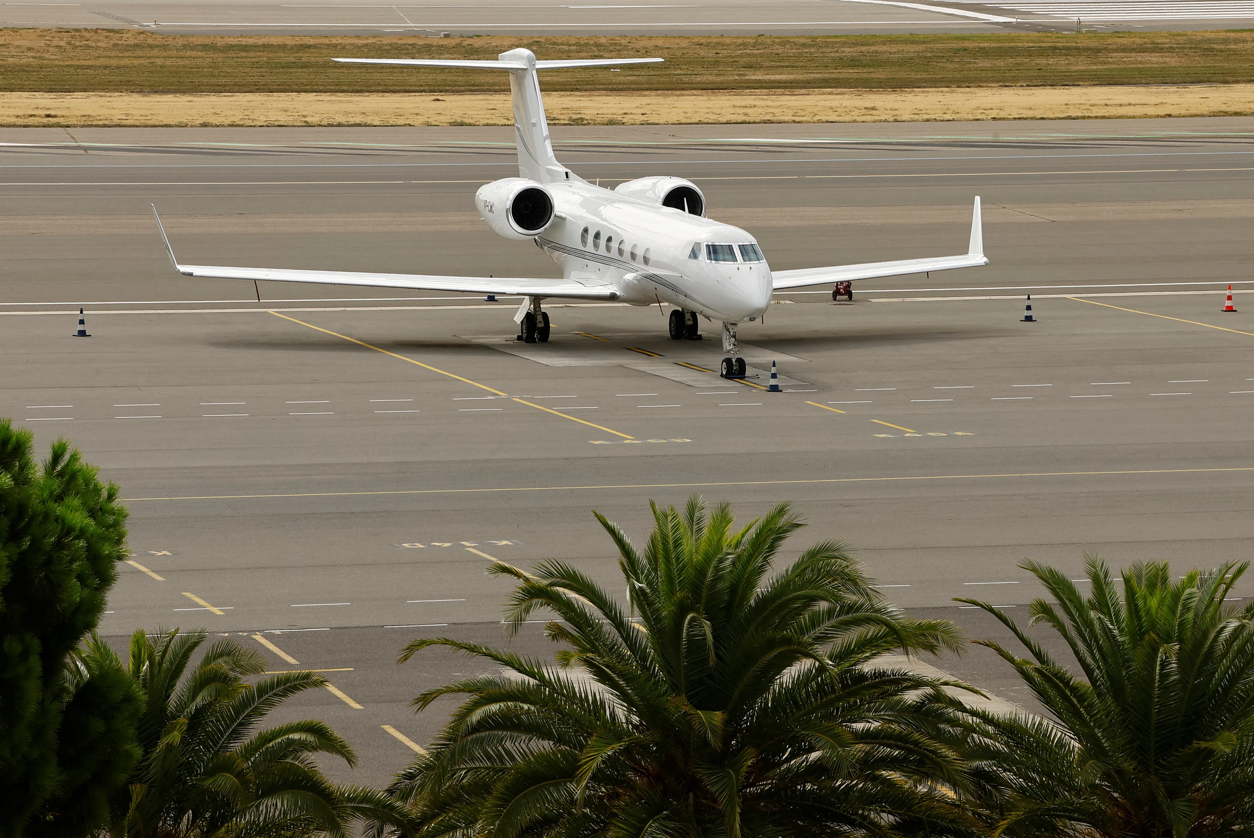 Greenpeace set sights on ‘polluting’ jetsetters - The Business Times