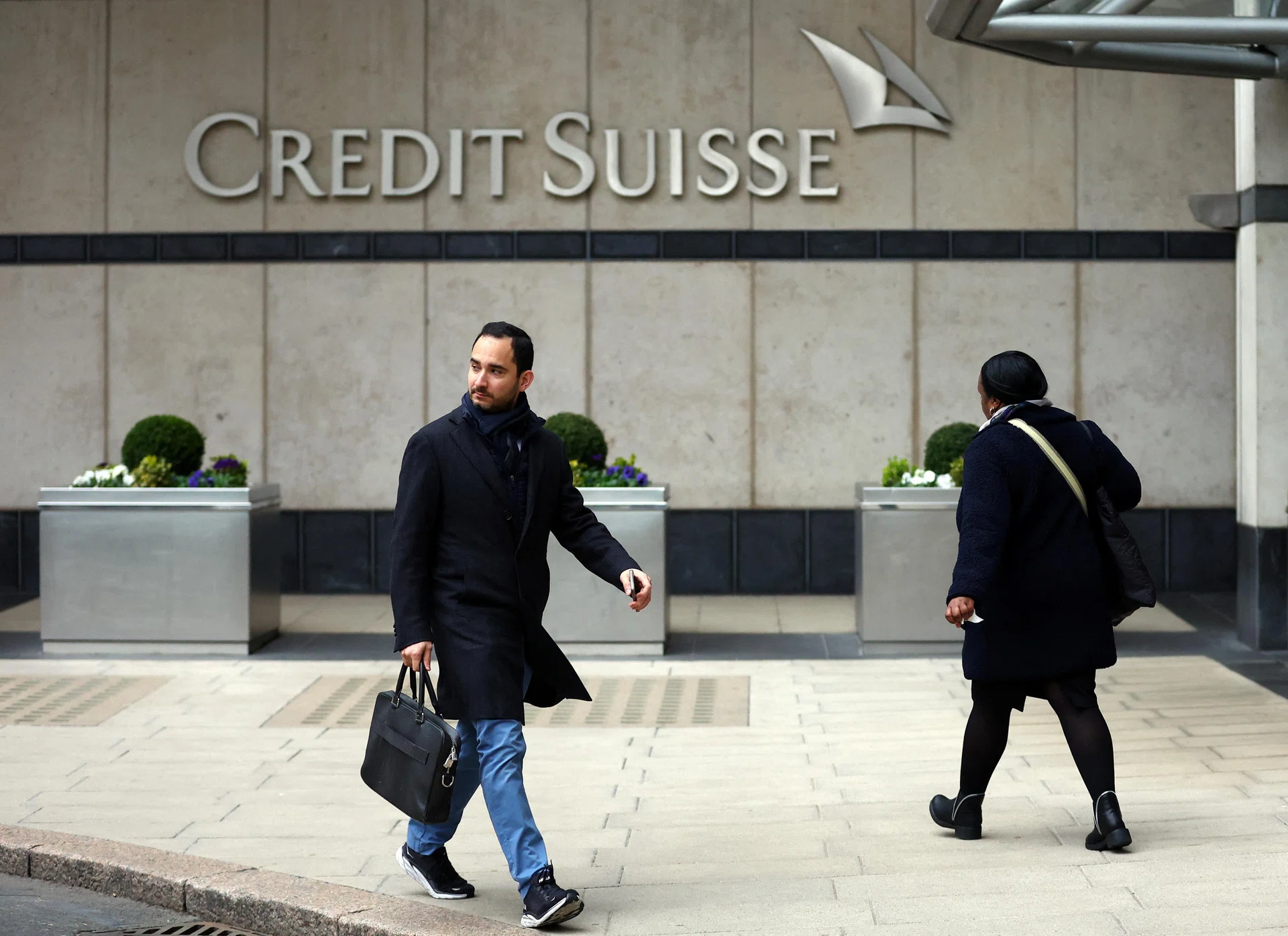 Bank stocks fall on Credit Suisse, adding to US$1 trillion wipeout ...