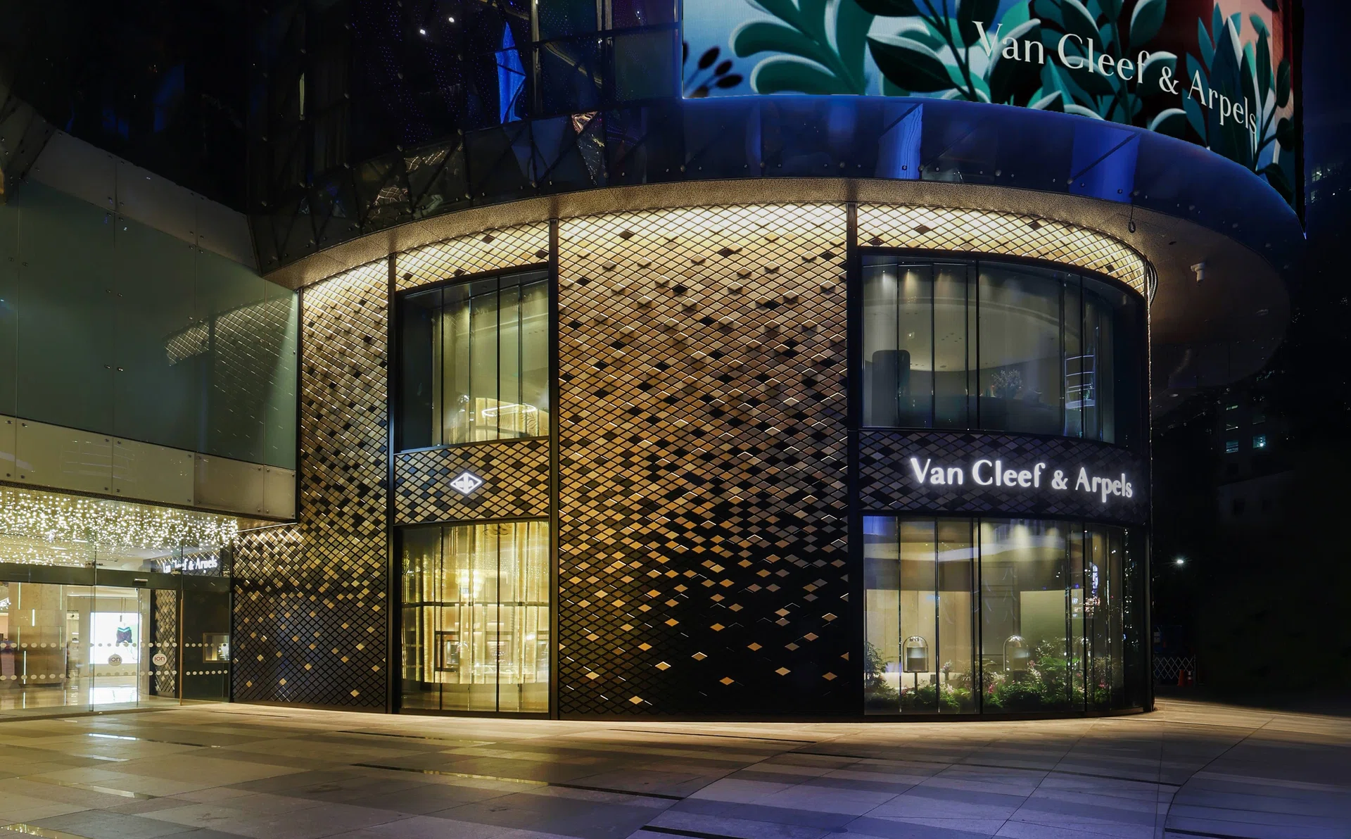 Van Cleef & Arpels opens its first South-east Asian duplex boutique at ...