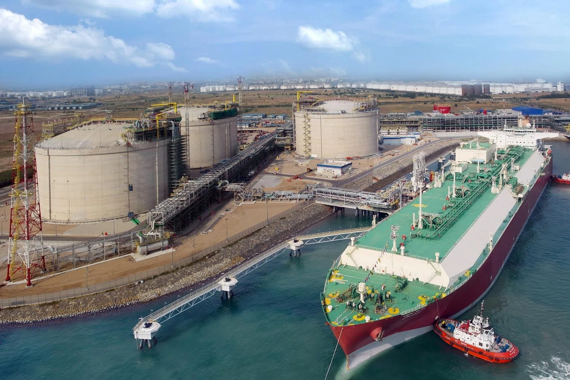Singapore LNG scouts for spot cargoes as electricity futures surge - The Business Times