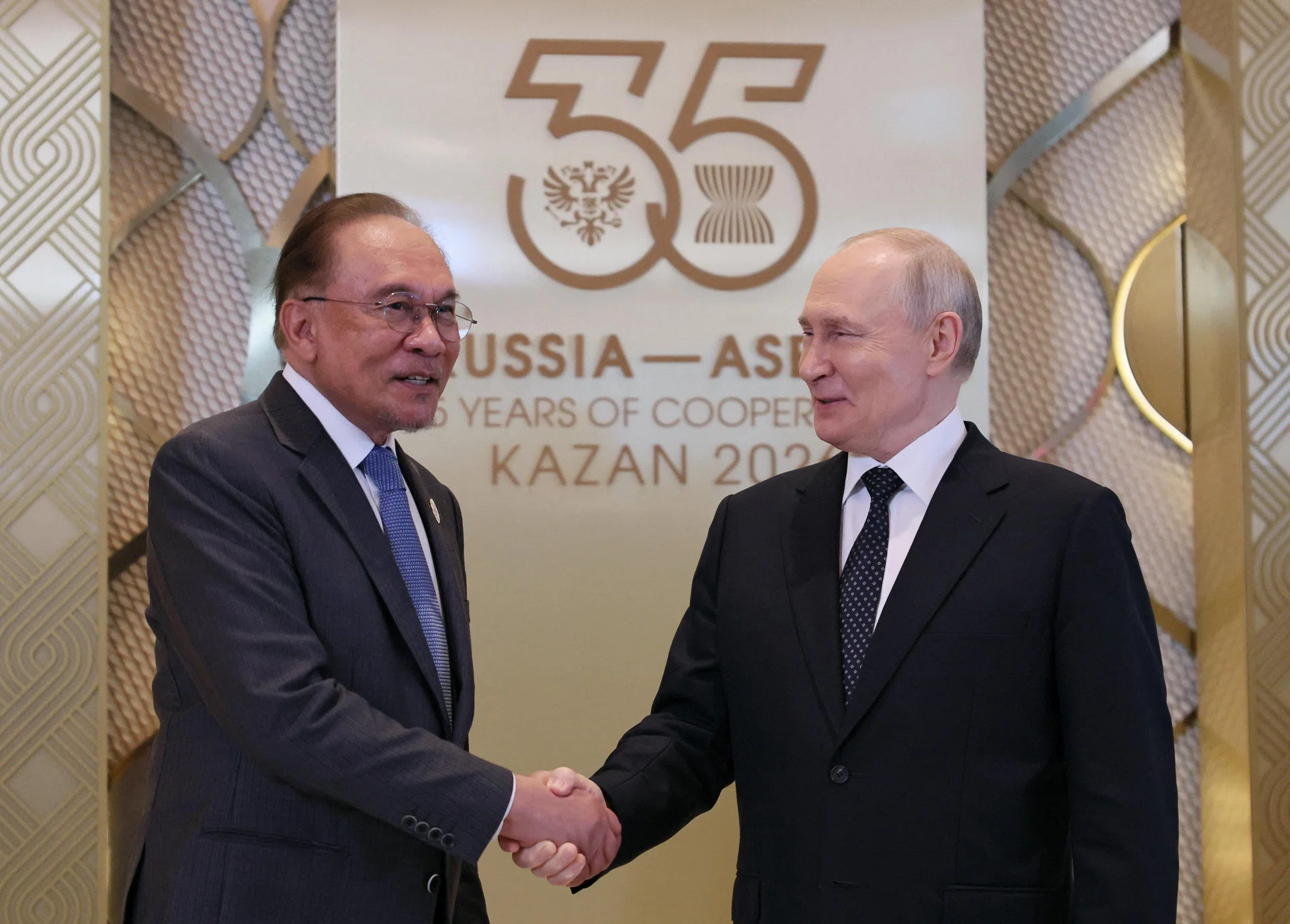 Malaysia and Russia weigh using ruble, ringgit to boost trade - The ...