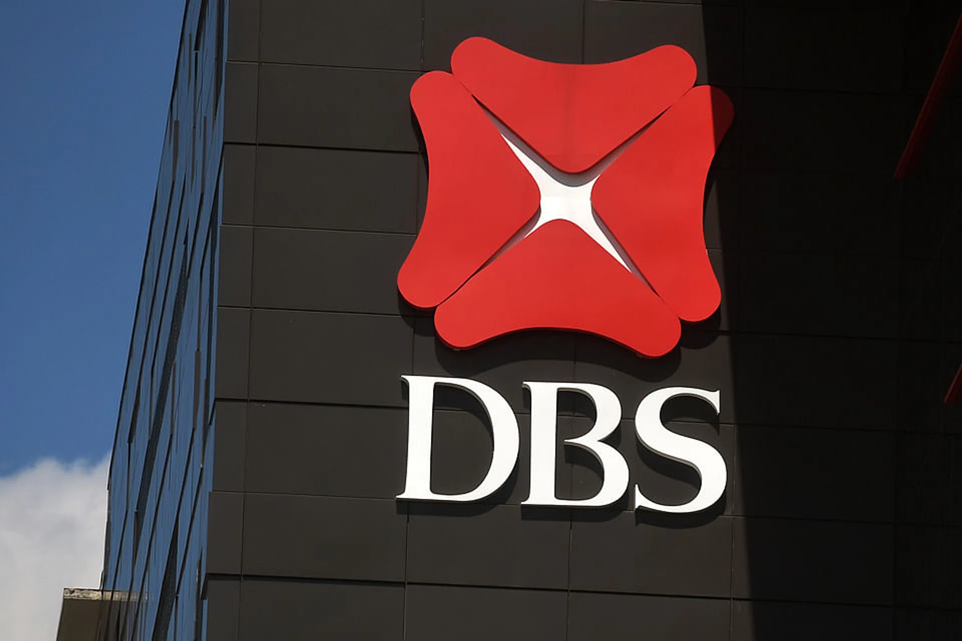 DBS keeps its FD rates attractive as peers cut theirs - The Business Times