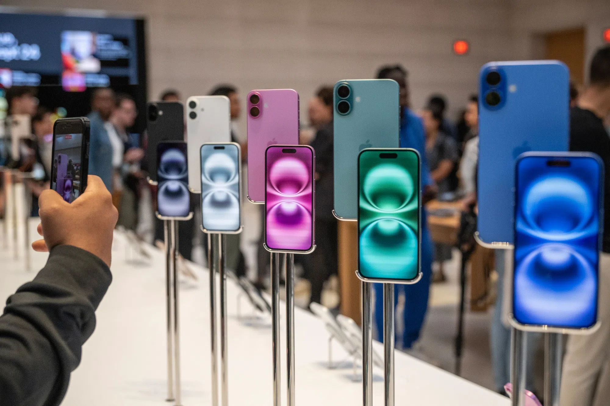 Apple customers dash to stores to buy iPhones ahead of tariffs - The ...