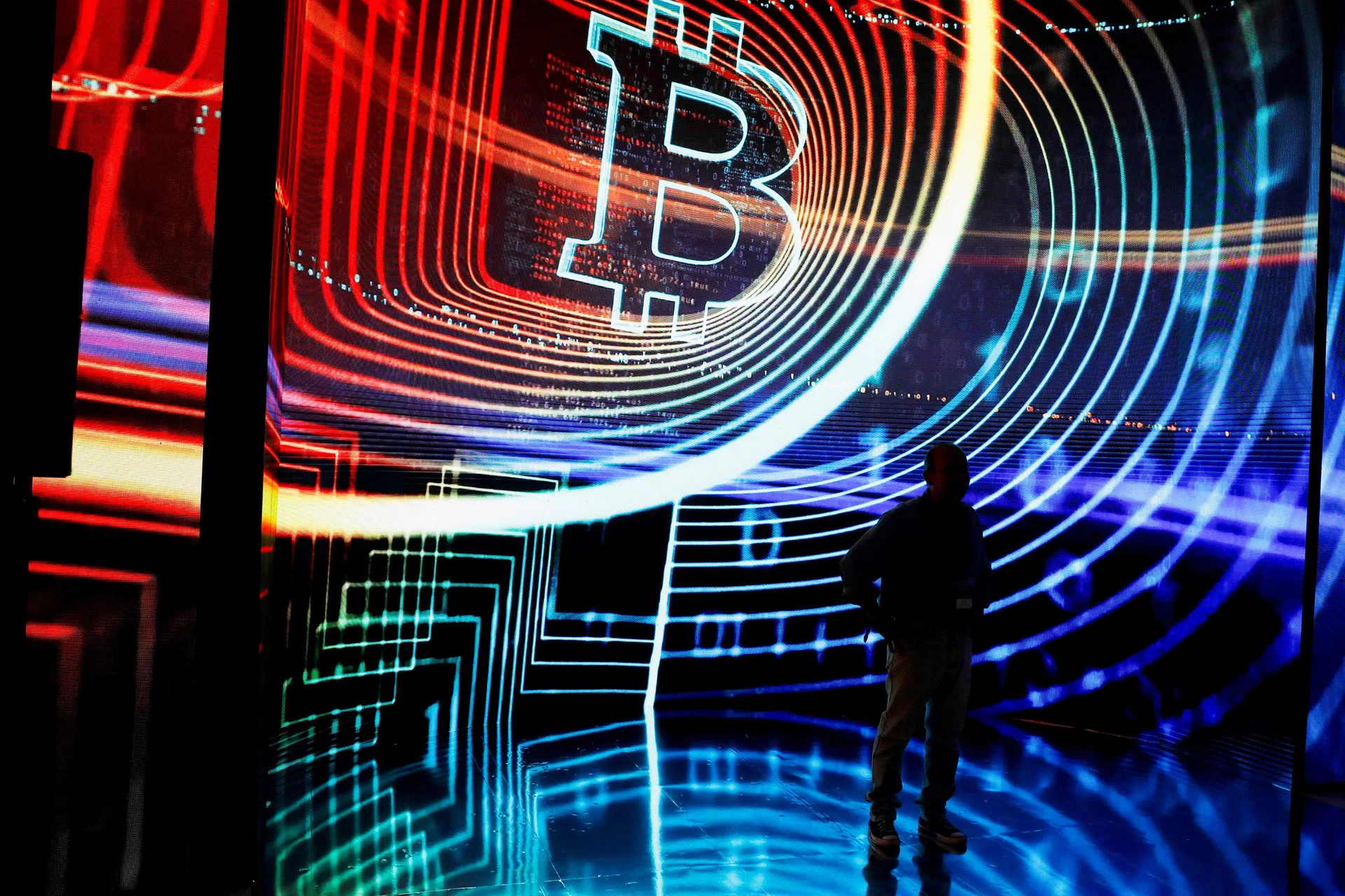 Bitcoin ETFs are hit by a record US$1 billion outflow in one day - The Business Times