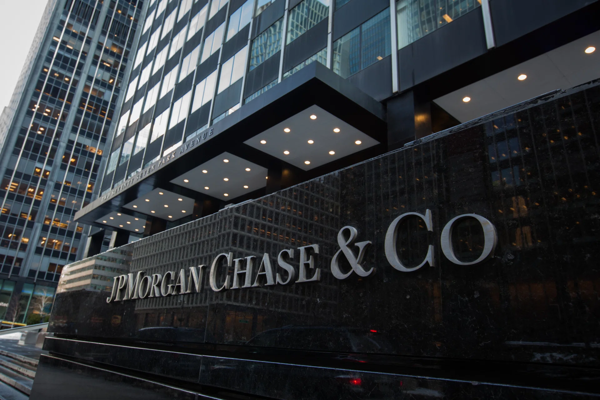 JPMorgan unveils IndexGPT in next Wall Street bid to tap AI boom - The ...
