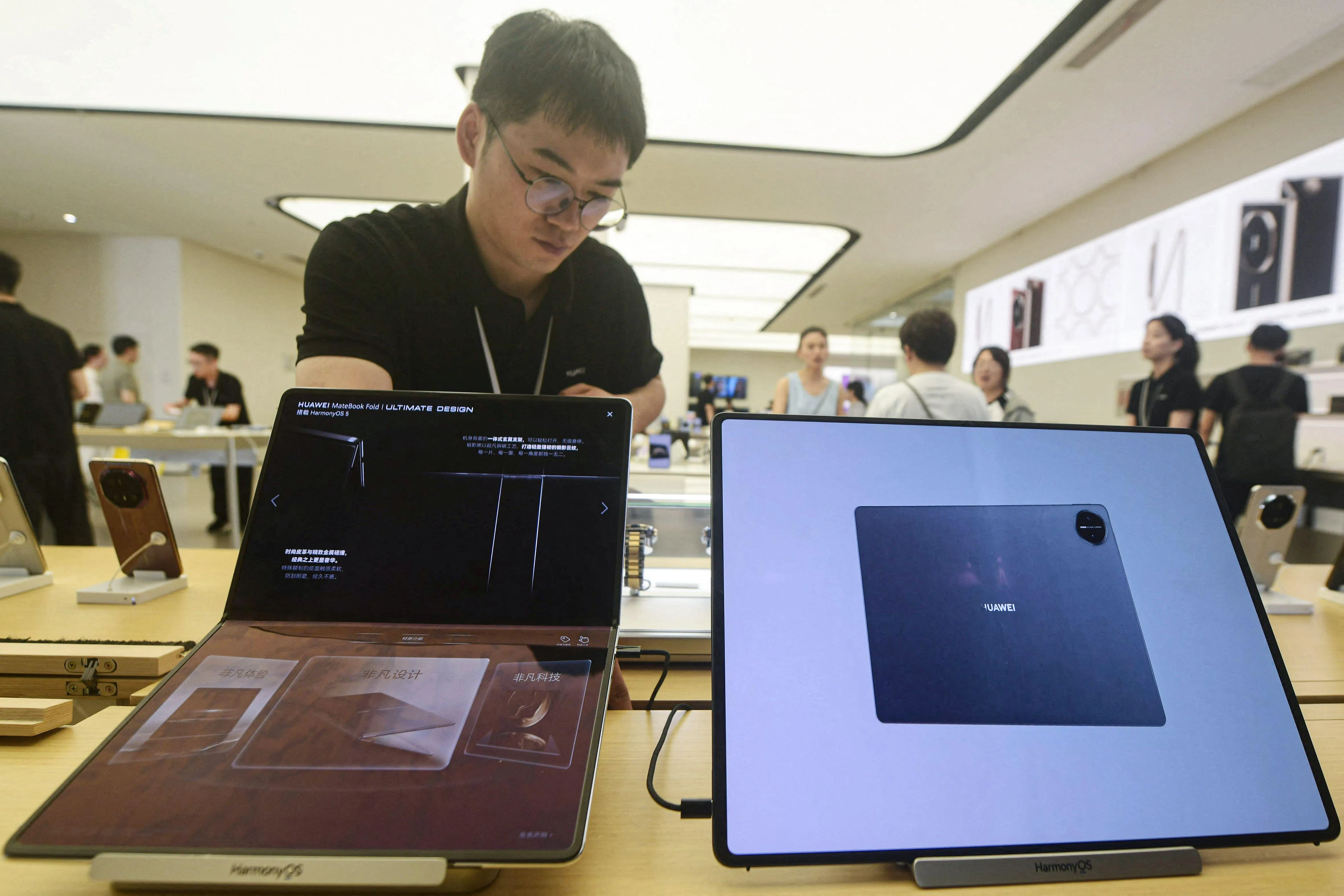 Huawei unveils in-house operating system to replace Windows - The ...