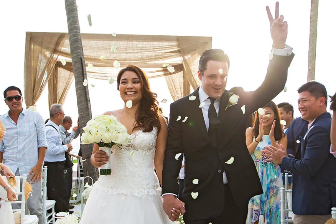 6 Creative Ways Floral Petals Will Amp Up Your Wedding | FZINE Singapore