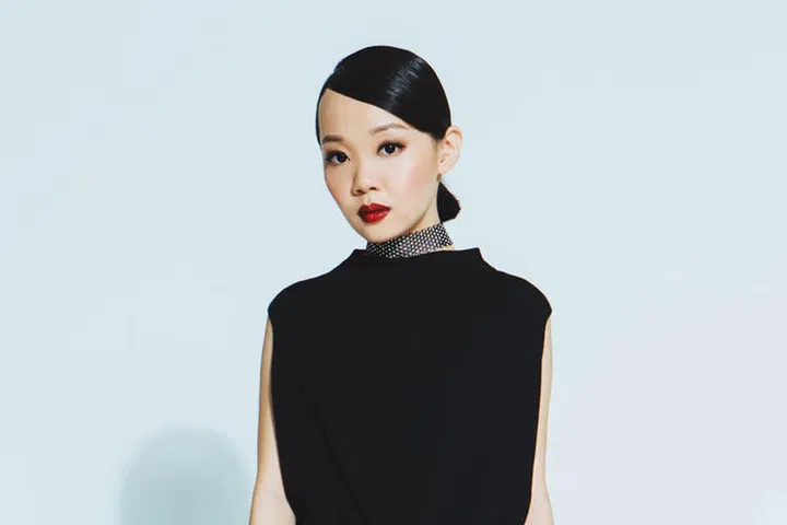 See How Singapore Style Star Isabella Chan Aces That Monochrome Look ...