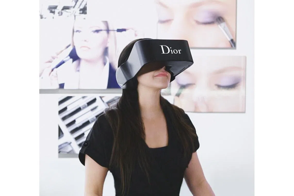 This Virtual Headset Gives You Full Backstage Access to a Dior Fashion ...