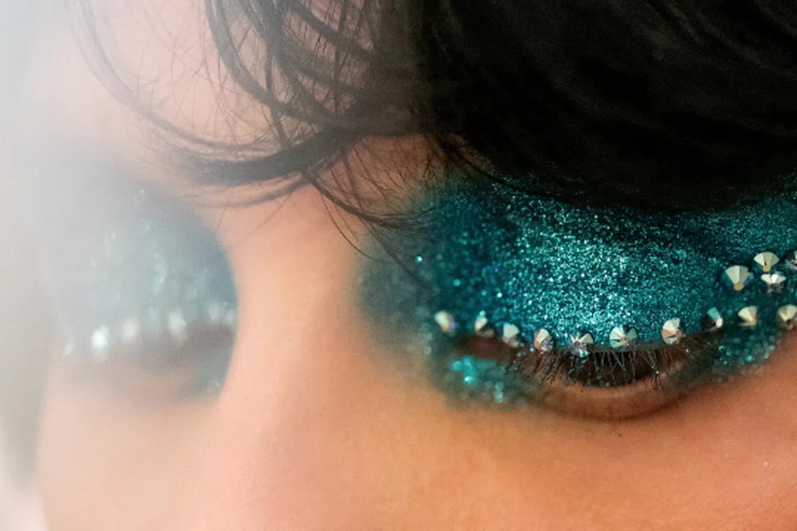 All The Experimental Makeup Trends To Hone While You're Home | FZINE ...