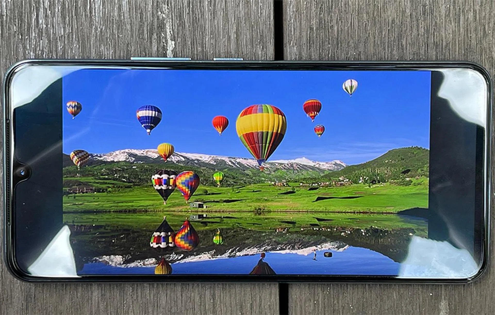 Vivo V21 5G phone review: Viable for the best looking phone award ...