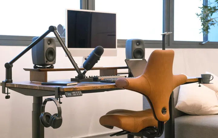 Omnidesk improves on standing desk technology with the new Ascent table ...