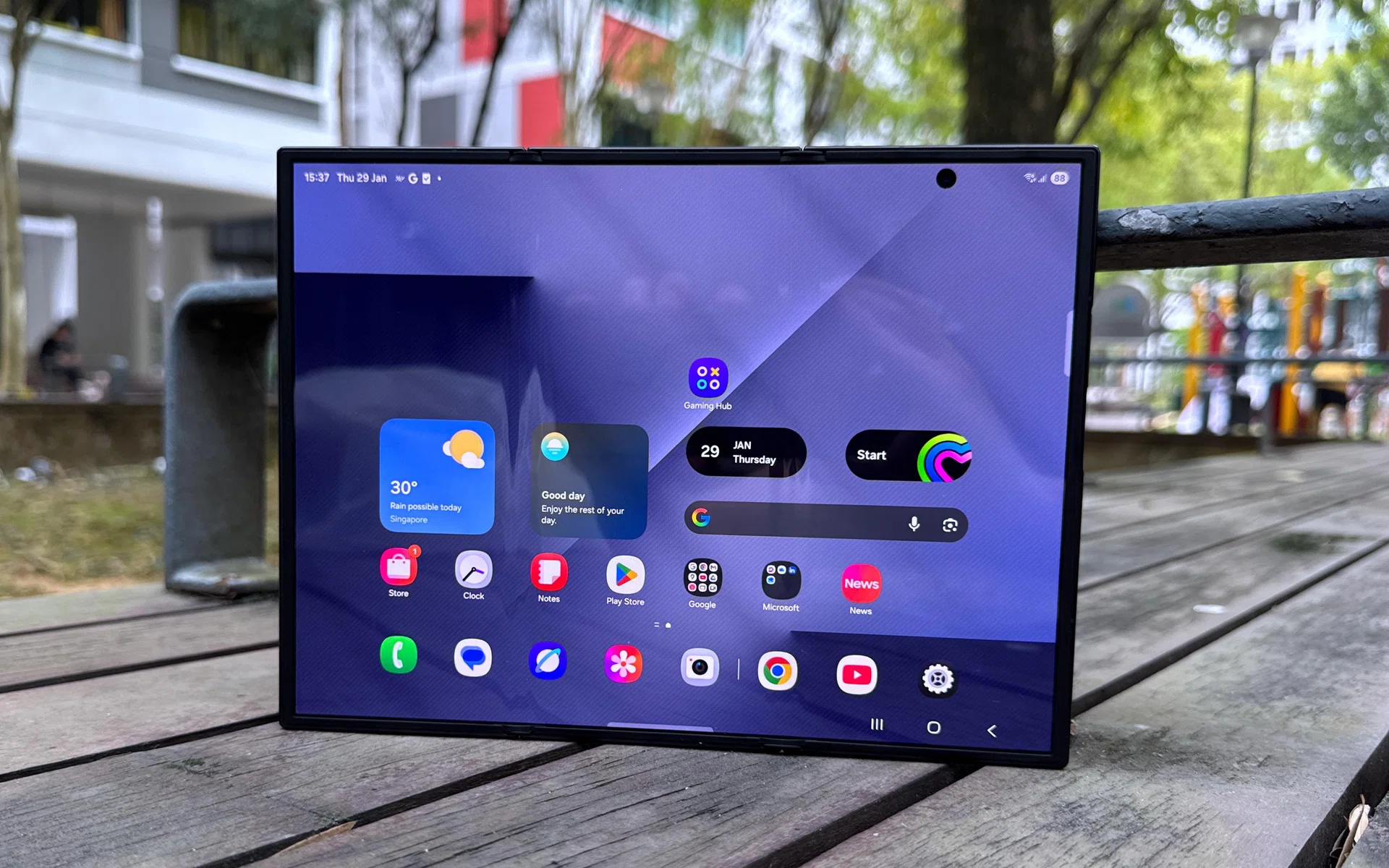 Samsung Galaxy Z TriFold review: The price of convenience ...