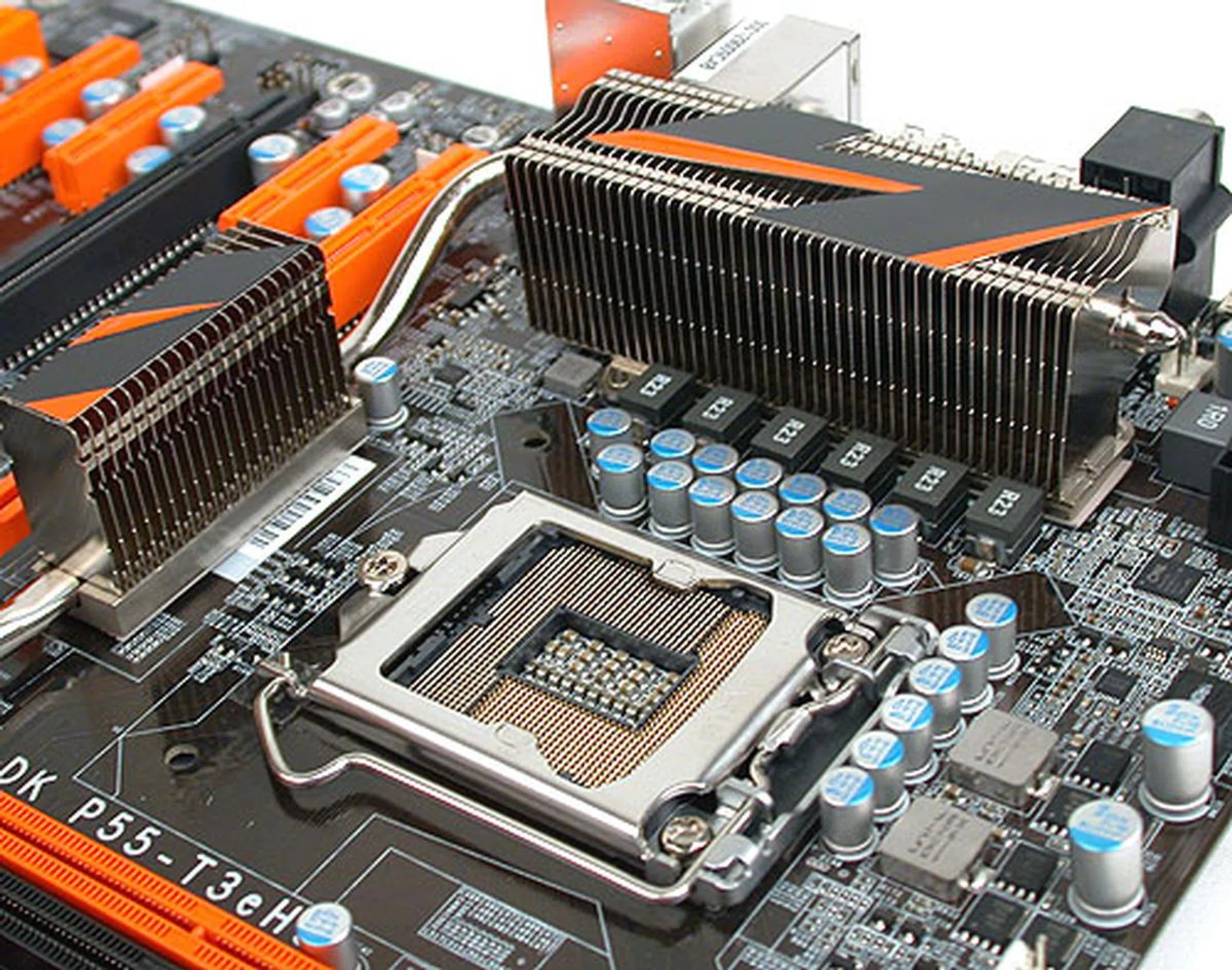 The BIOS Resurrector - DFI P55-T3eH9 (Intel P55) | HardwareZone Singapore