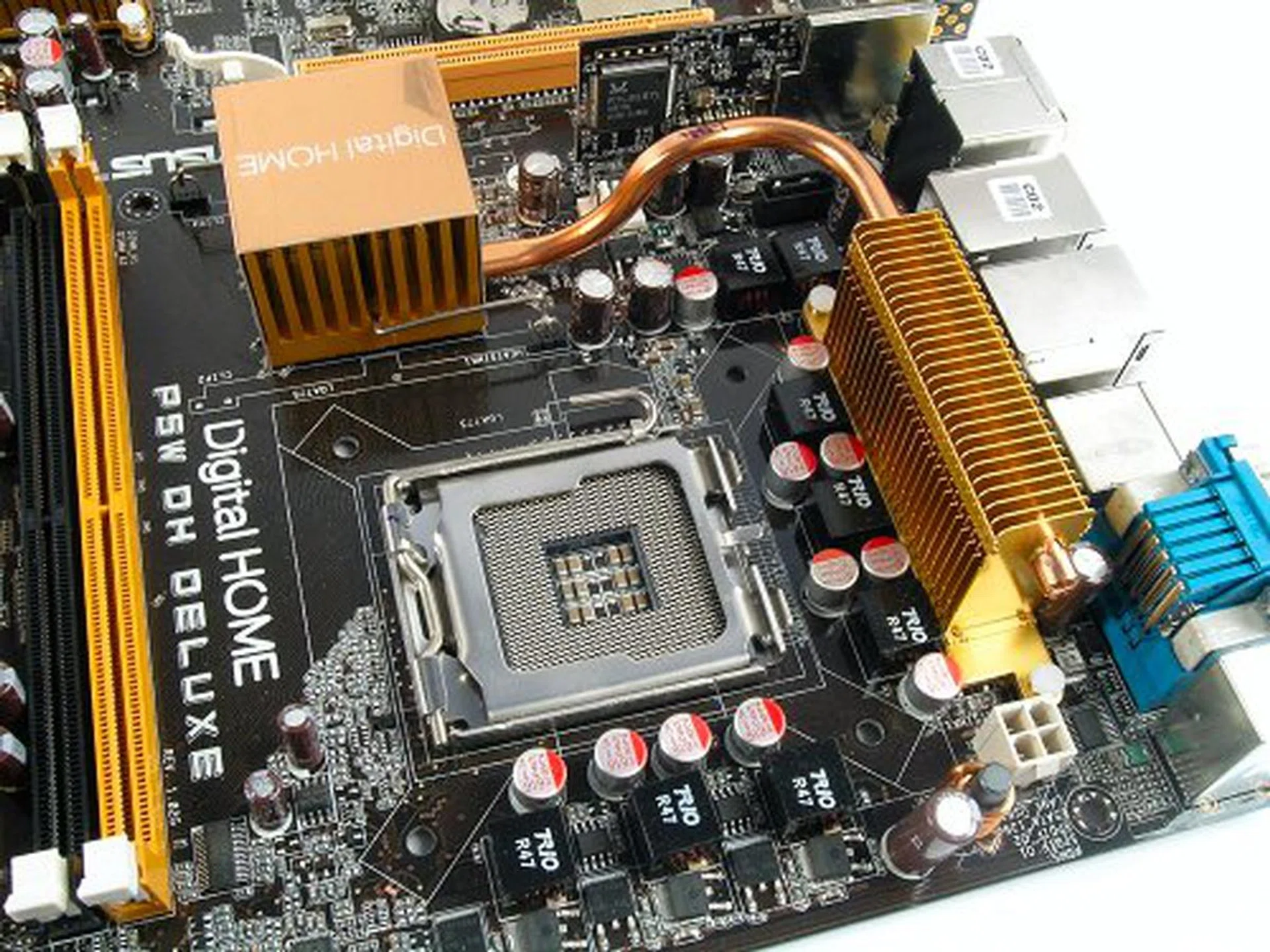 ASUS P5W DH Deluxe (Intel 975X Express - Core 2 Ready) | HardwareZone ...