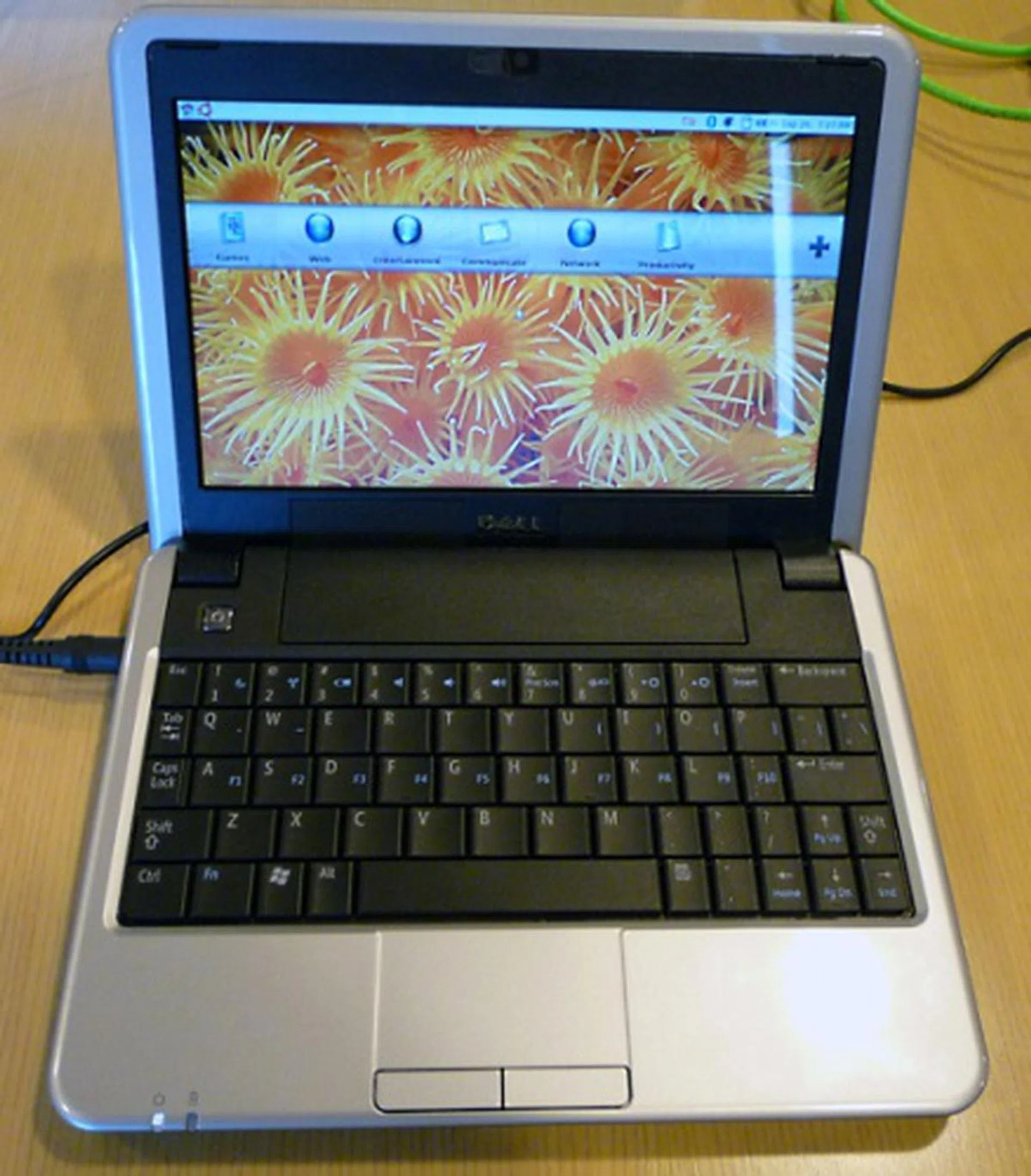 A Glimpse of the Dell Inspiron Mini 9 | HardwareZone Singapore
