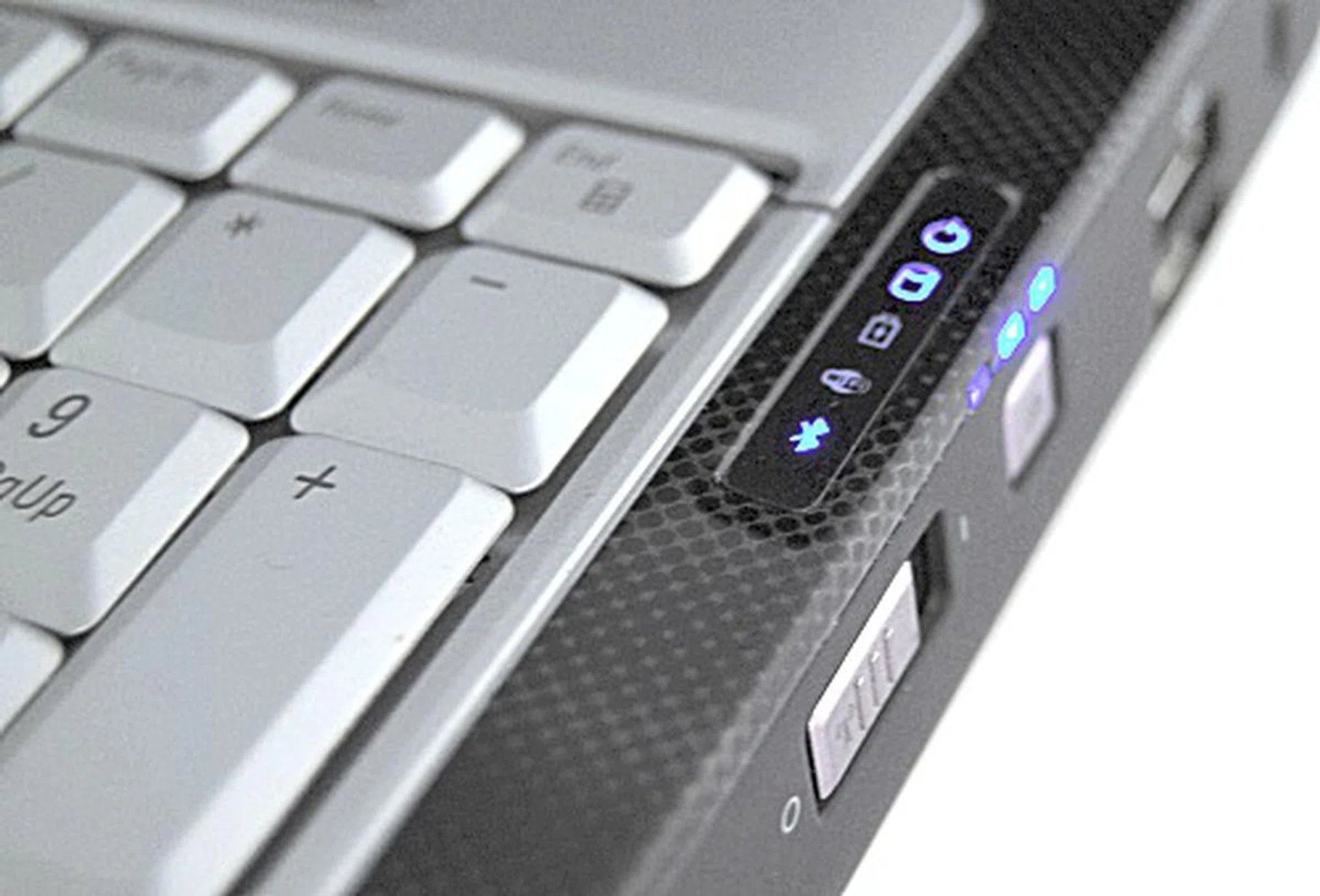 Dell XPS M1730 Notebook (Intel Santa Rosa) | HardwareZone Singapore