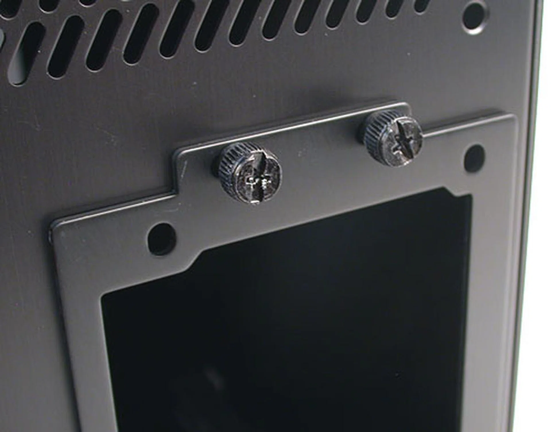 Lian Li PC-V354 - Electric Screwdriver Recommended | HardwareZone Singapore
