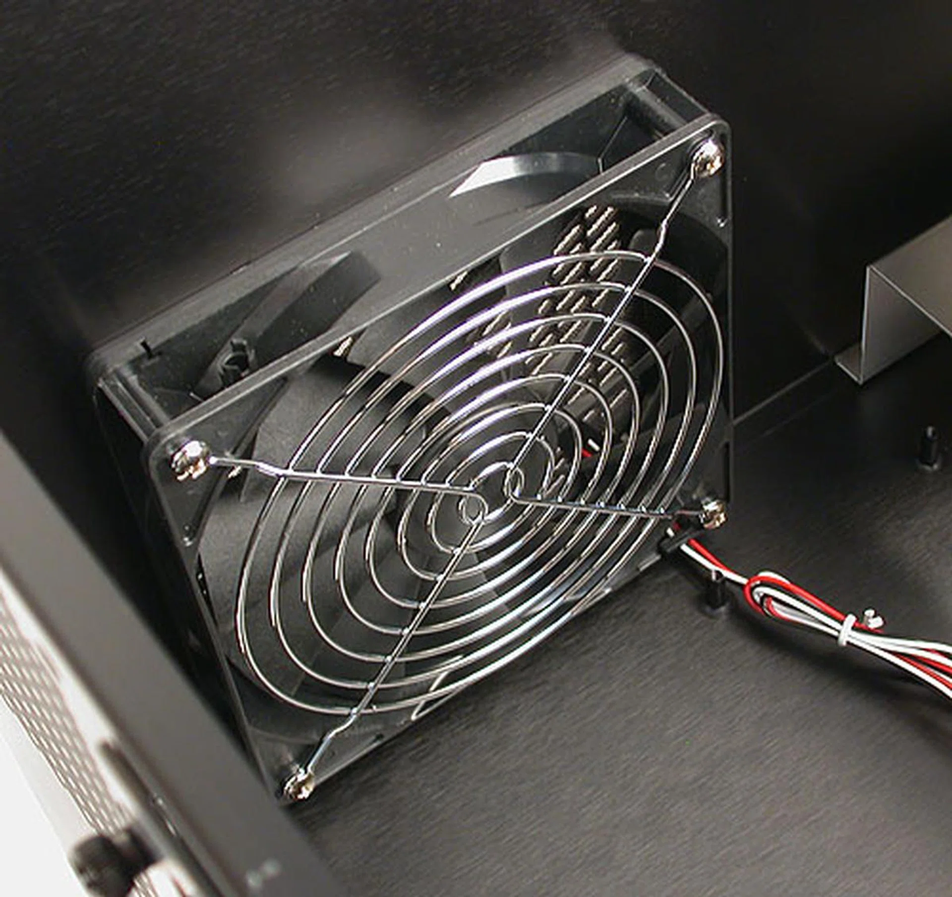 Lian Li PC-V354 - Electric Screwdriver Recommended | HardwareZone Singapore