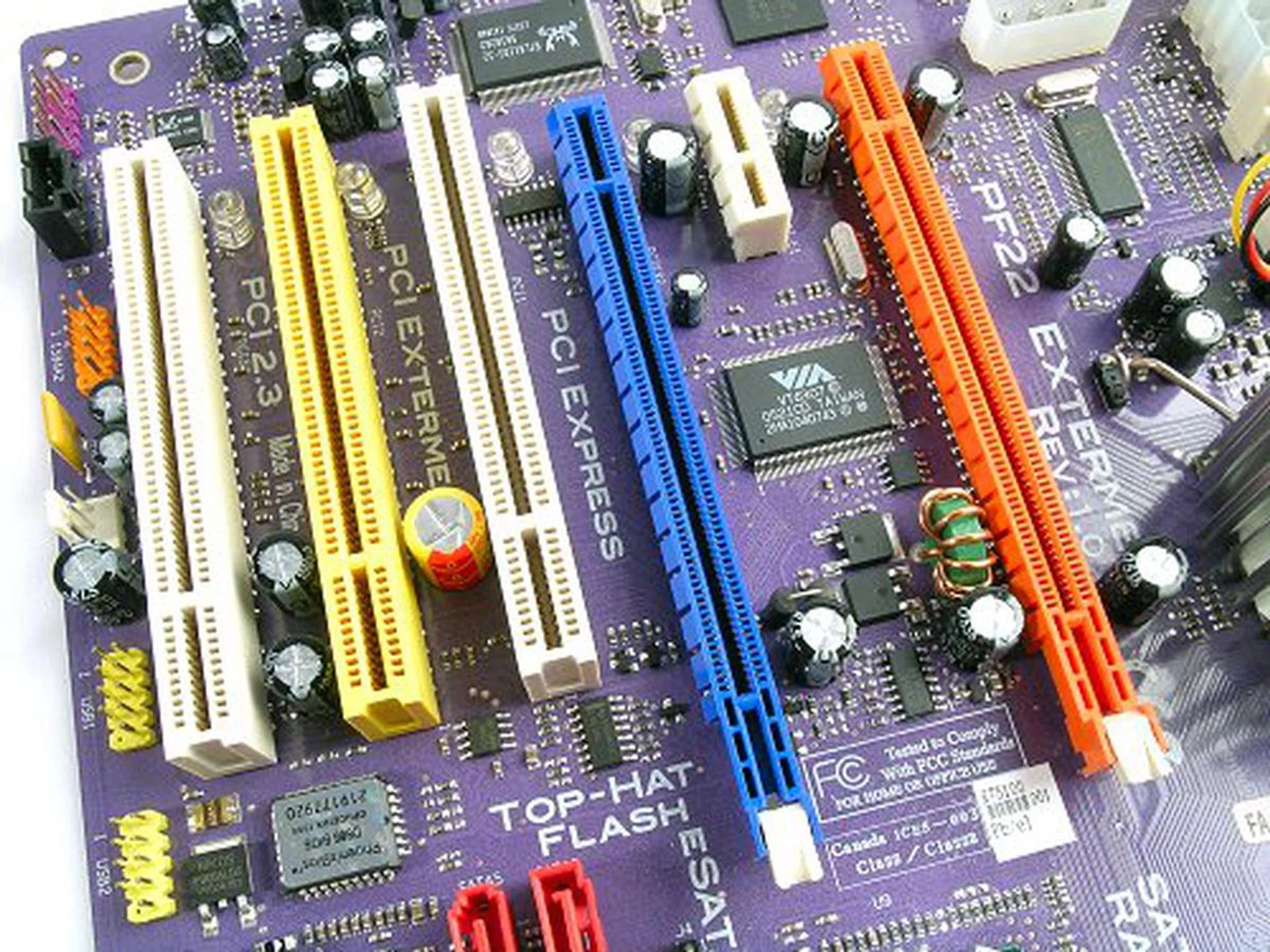 ECS PF22 Extreme (Intel 955X Express + CrossFire) | HardwareZone Singapore