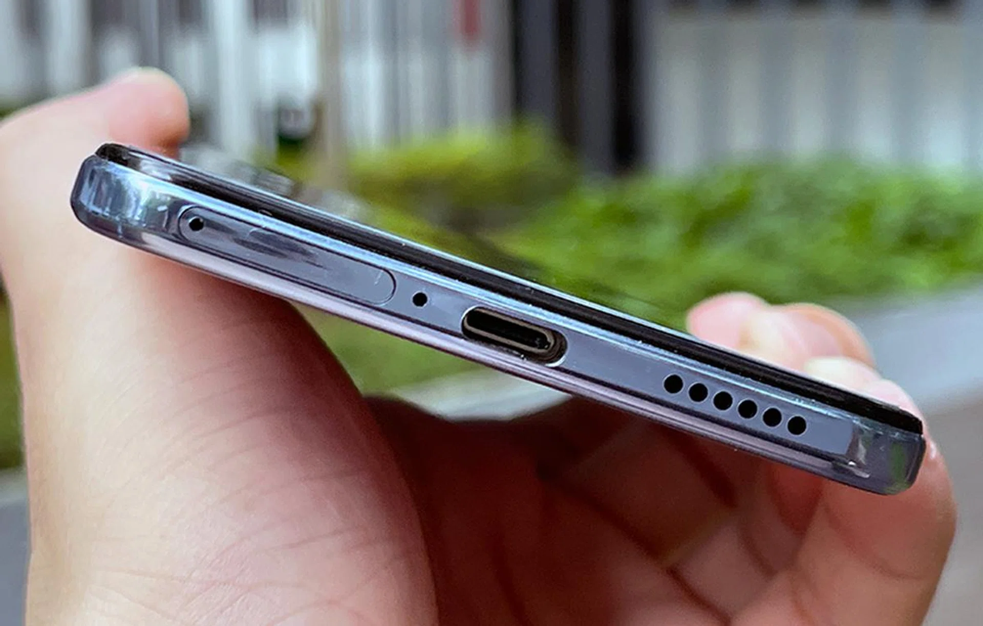 Vivo V21 5G phone review: Viable for the best looking phone award ...