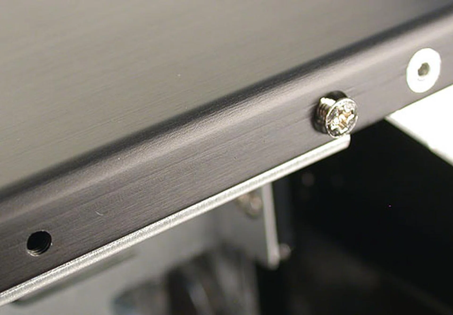 Lian Li PC-V354 - Electric Screwdriver Recommended | HardwareZone Singapore
