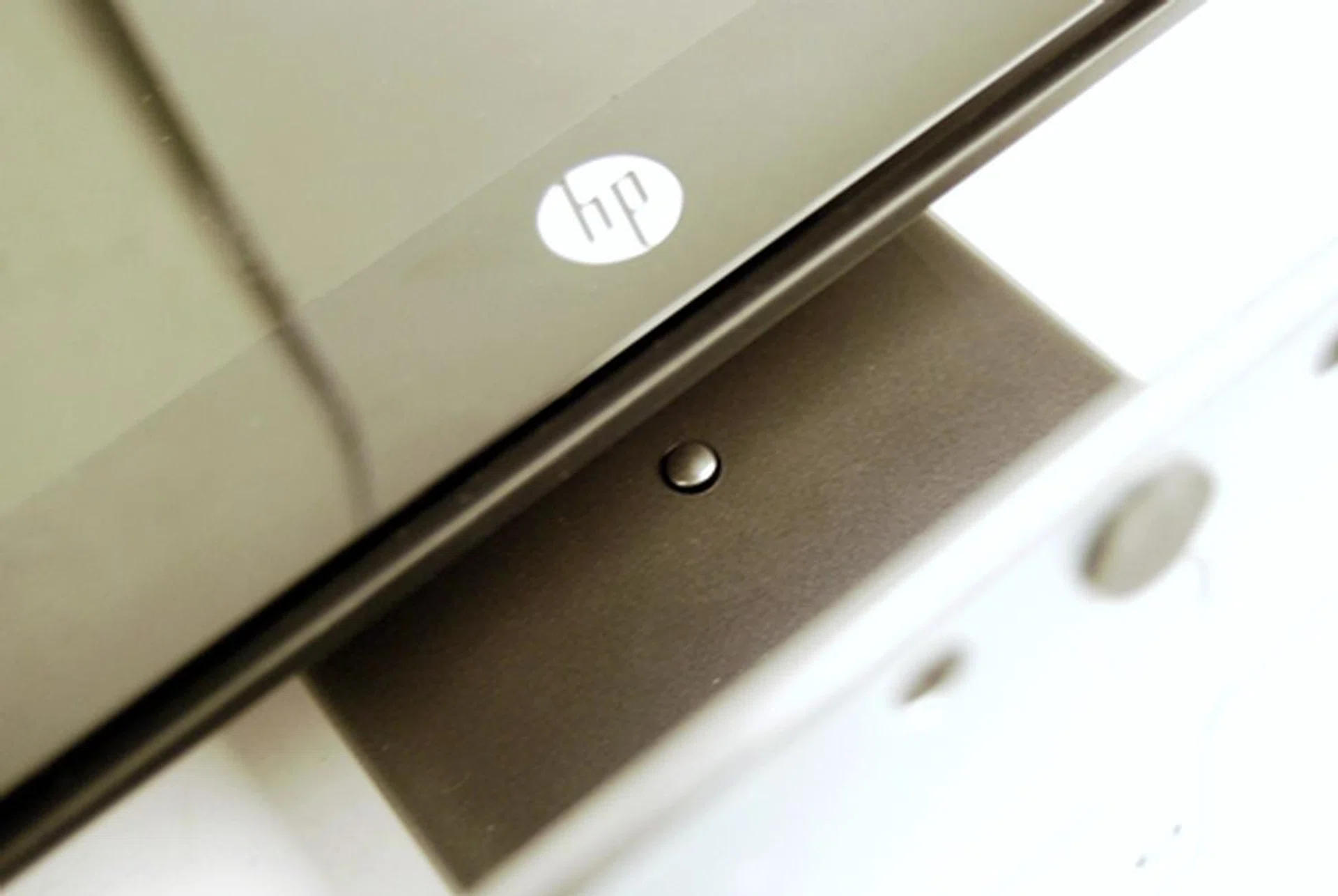 HP 2310e Monitor - LED in Style | HardwareZone Singapore