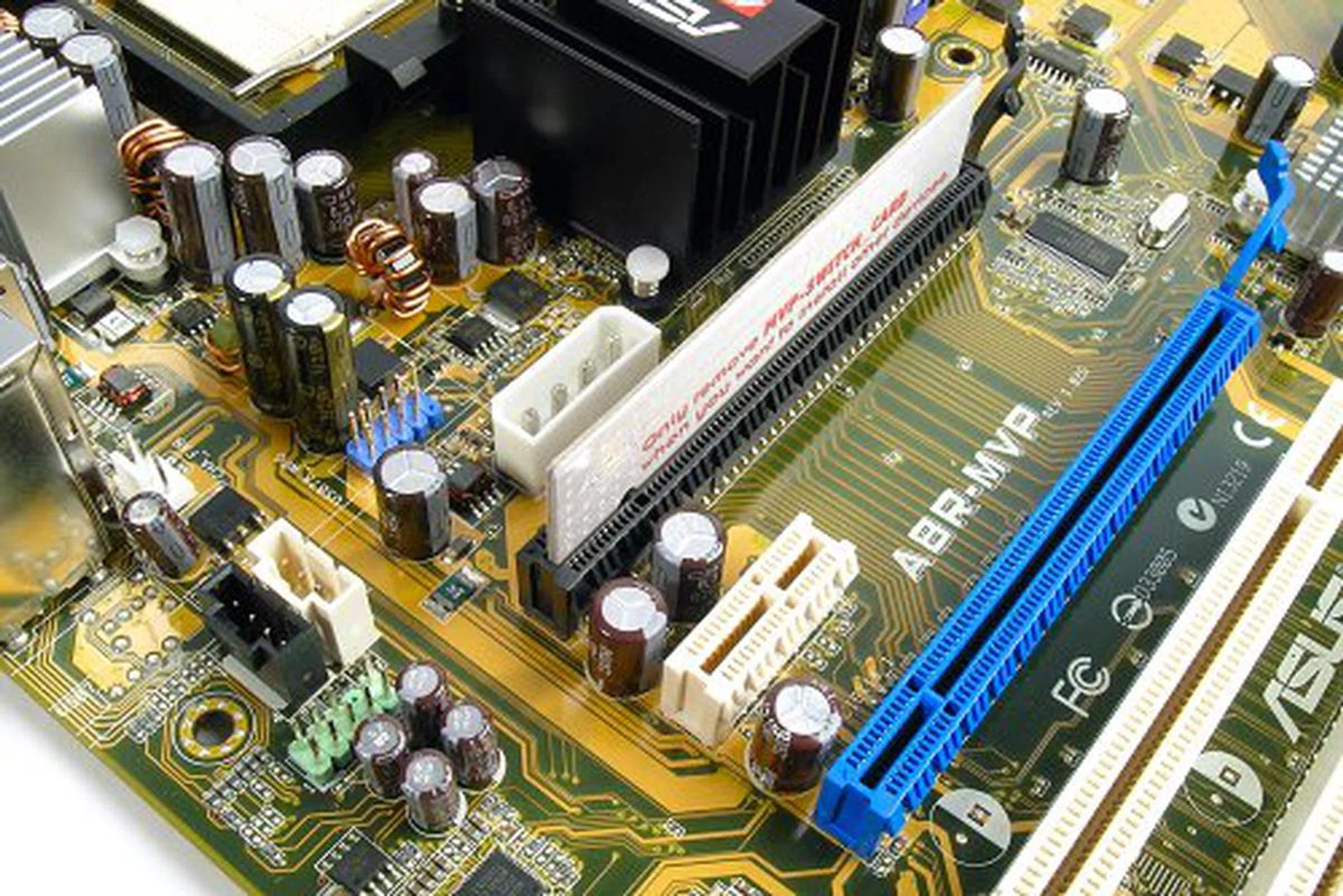 ASUS A8R-MVP (ATI CrossFire Xpress 1600) | HardwareZone Singapore