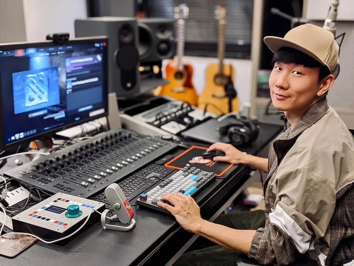 Popstar JJ Lin has unveiled Team SMG's all-Singaporean roster for ...