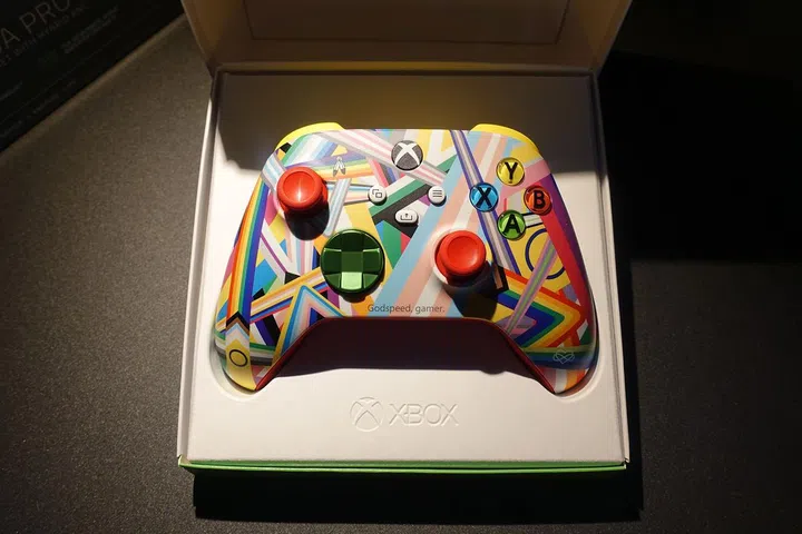 I made my own Pride-coloured Xbox controller at the Xbox Design Lab ...