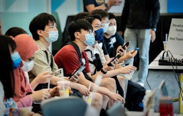 200 graduates and students get a glimpse into cybersecurity careers at ...