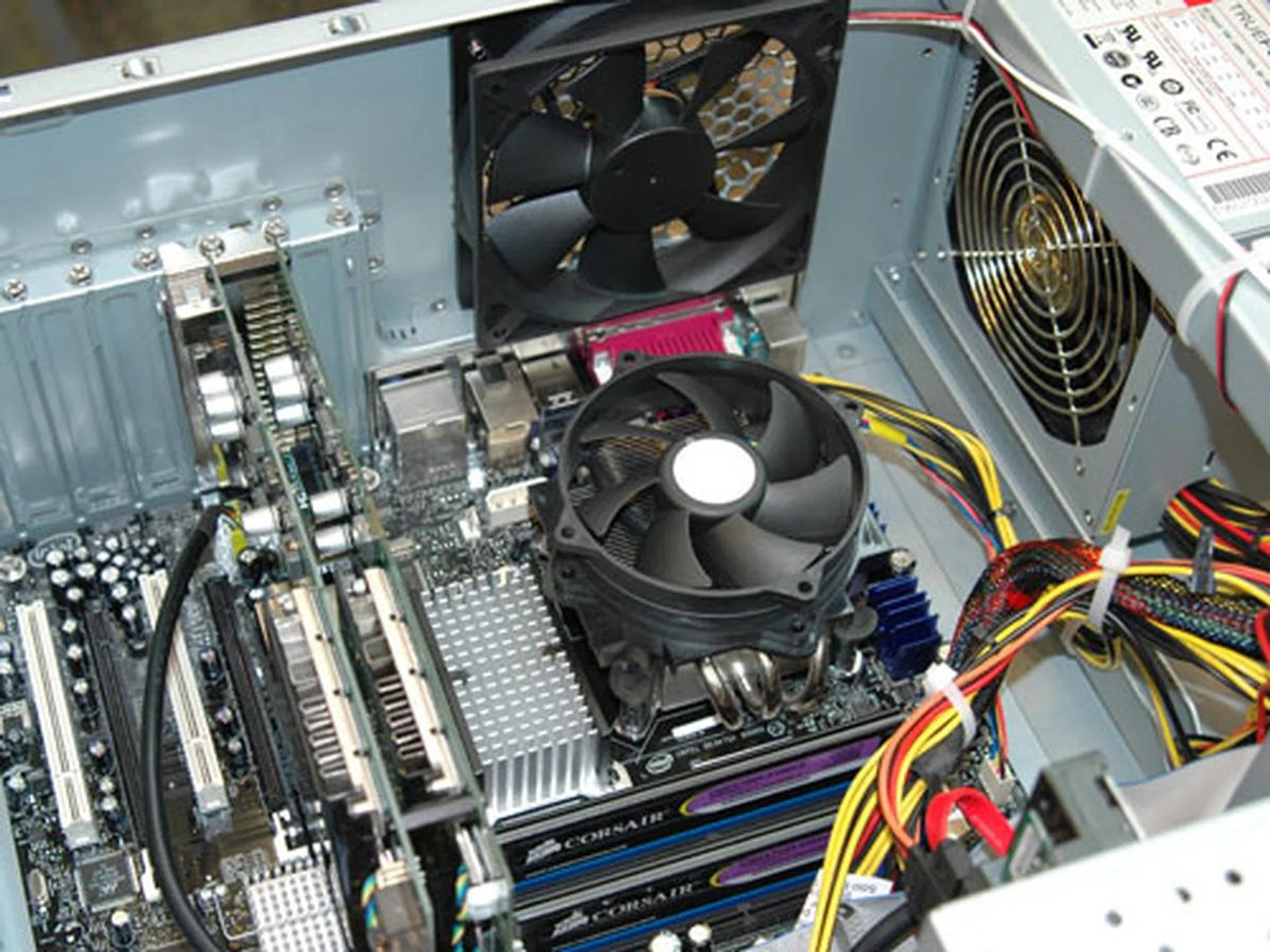 Sneak Peek : Intel's New Quad-Core | HardwareZone Singapore