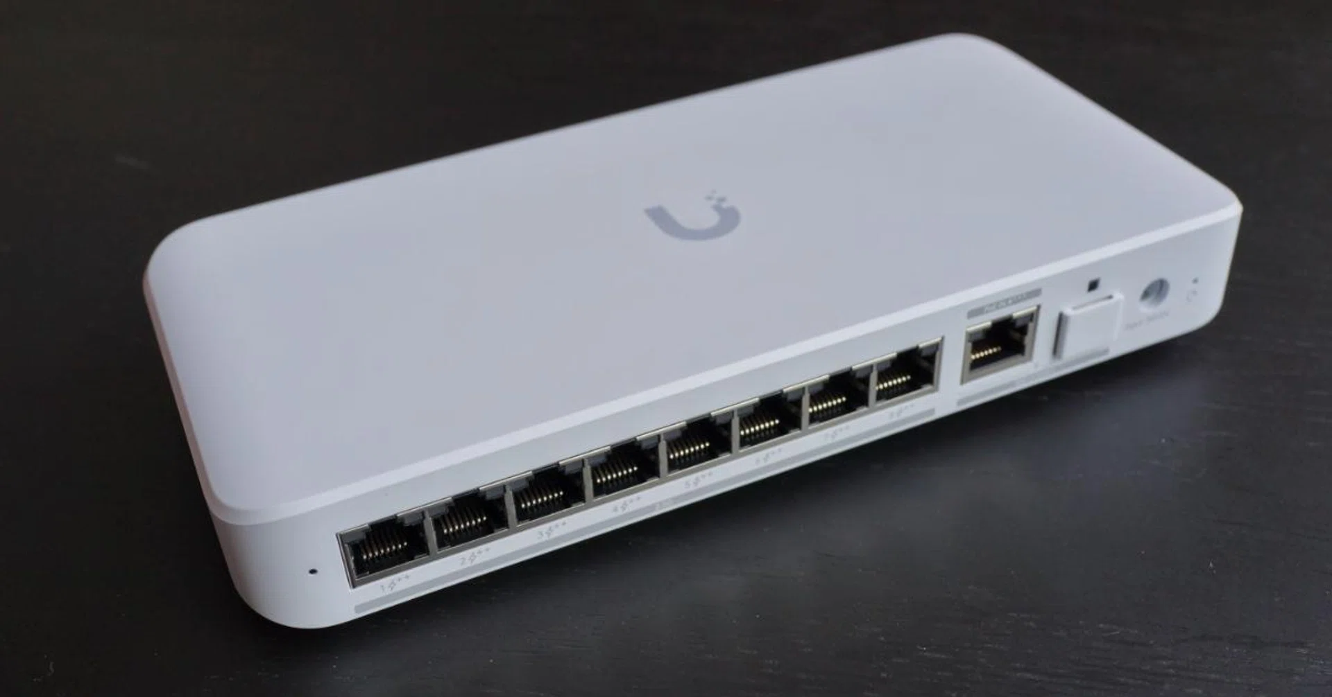Ubiquiti 8-Port Flex 2.5G PoE switch review: A solid upgrade for your ...