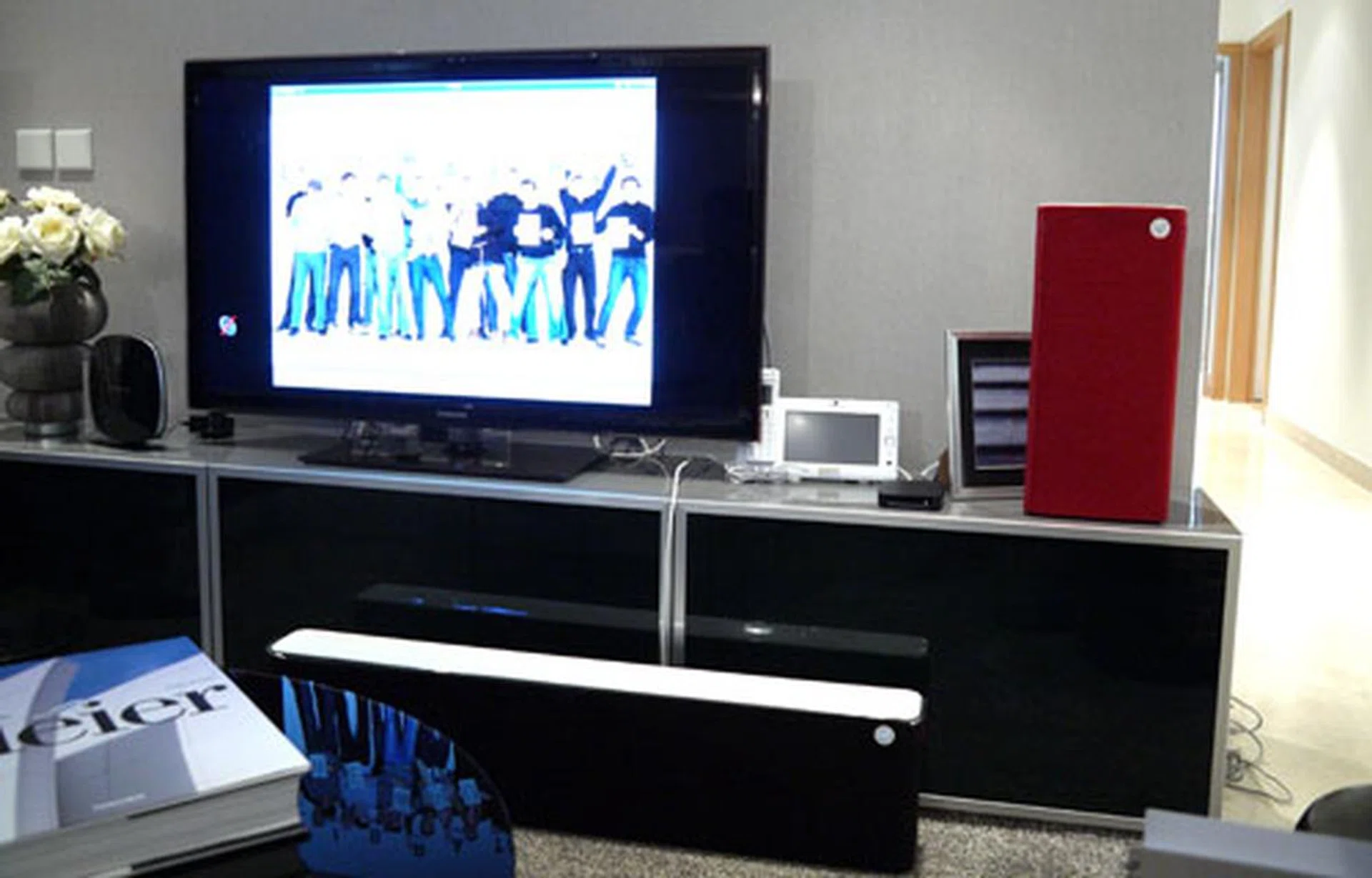 Lounge Music: Showcasing Libratone's Live & Lounge Wireless Speakers ...