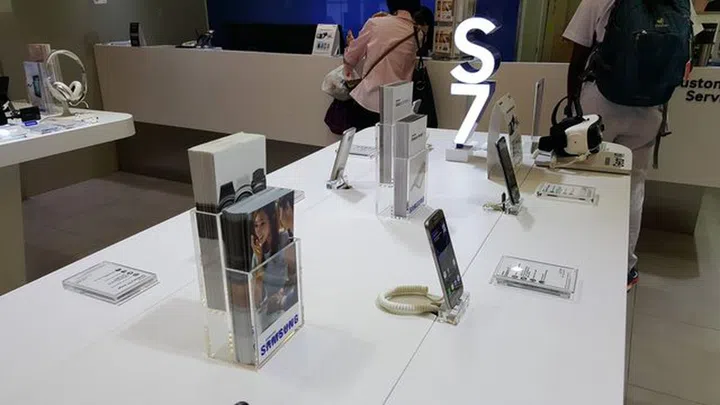 Test drive the new Galaxy S7 devices at these Samsung Experience Stores ...