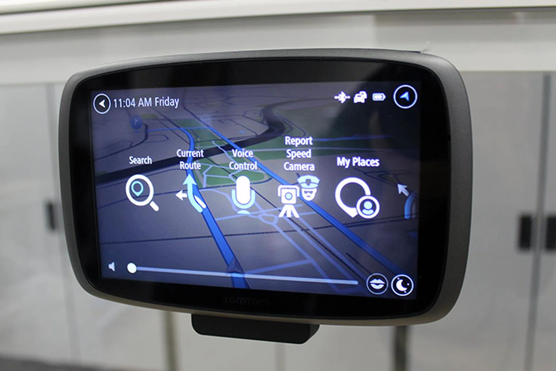 How does the TomTom GO 600 GPS unit match up against Waze ...