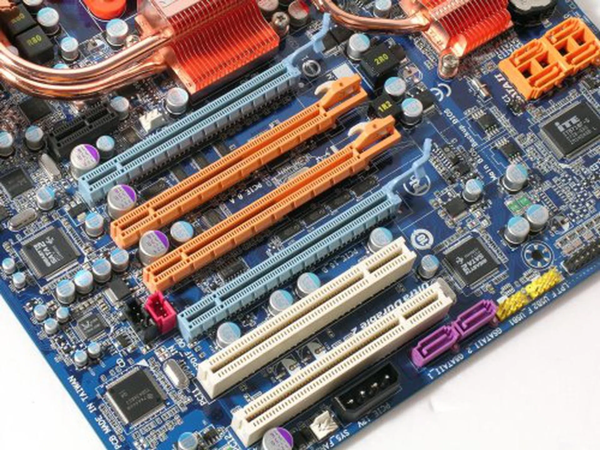 AMD 790FX Chipset and Motherboard Preview | HardwareZone Singapore