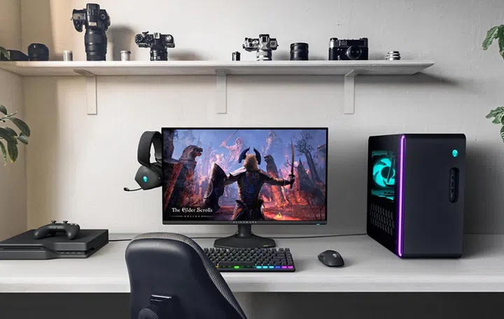 Alienware's new 27-inch gaming monitor allows you to pick between 4K or ...