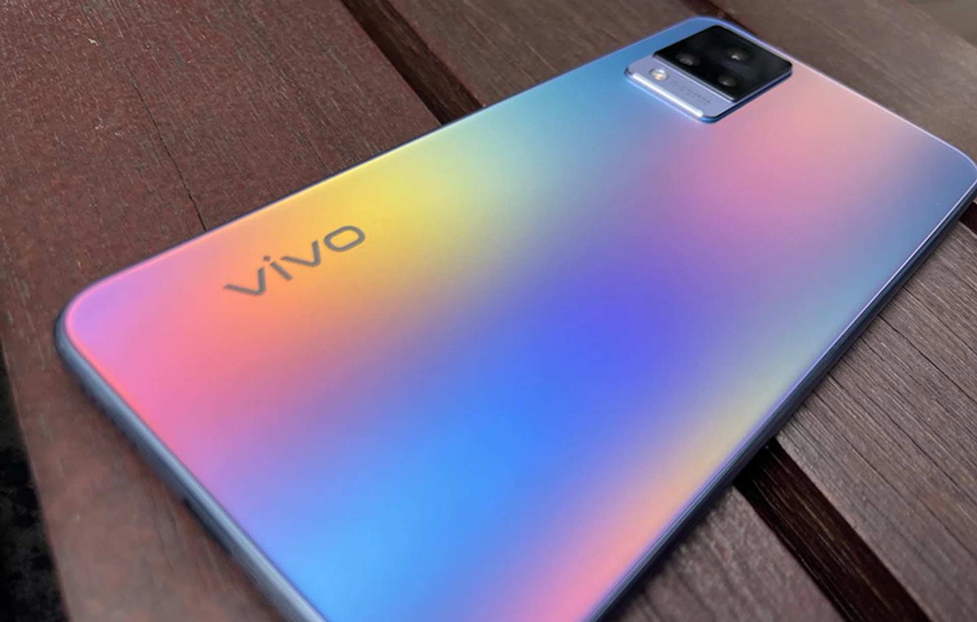 Vivo V21 5G phone review: Viable for the best looking phone award ...