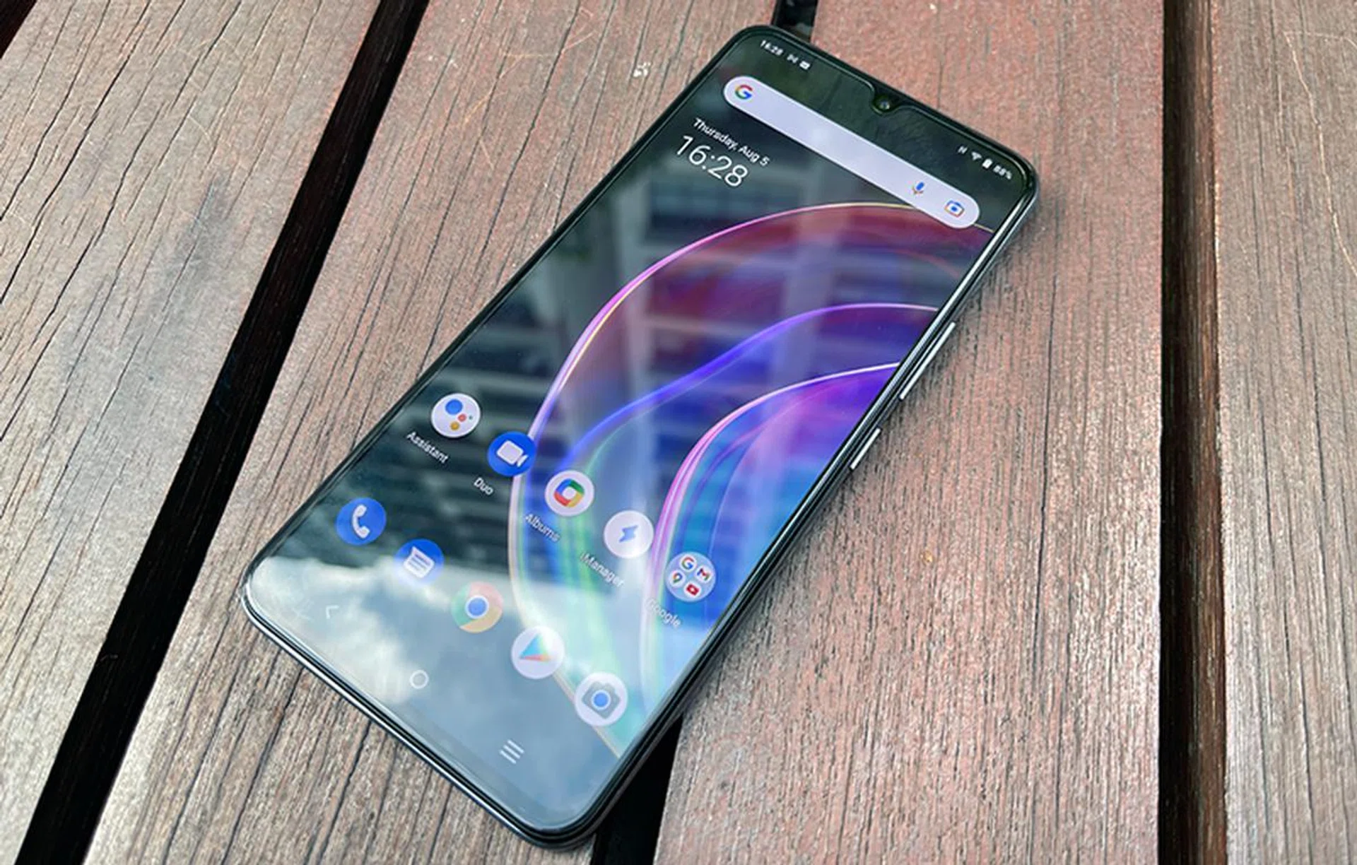 Vivo V21 5G phone review: Viable for the best looking phone award ...